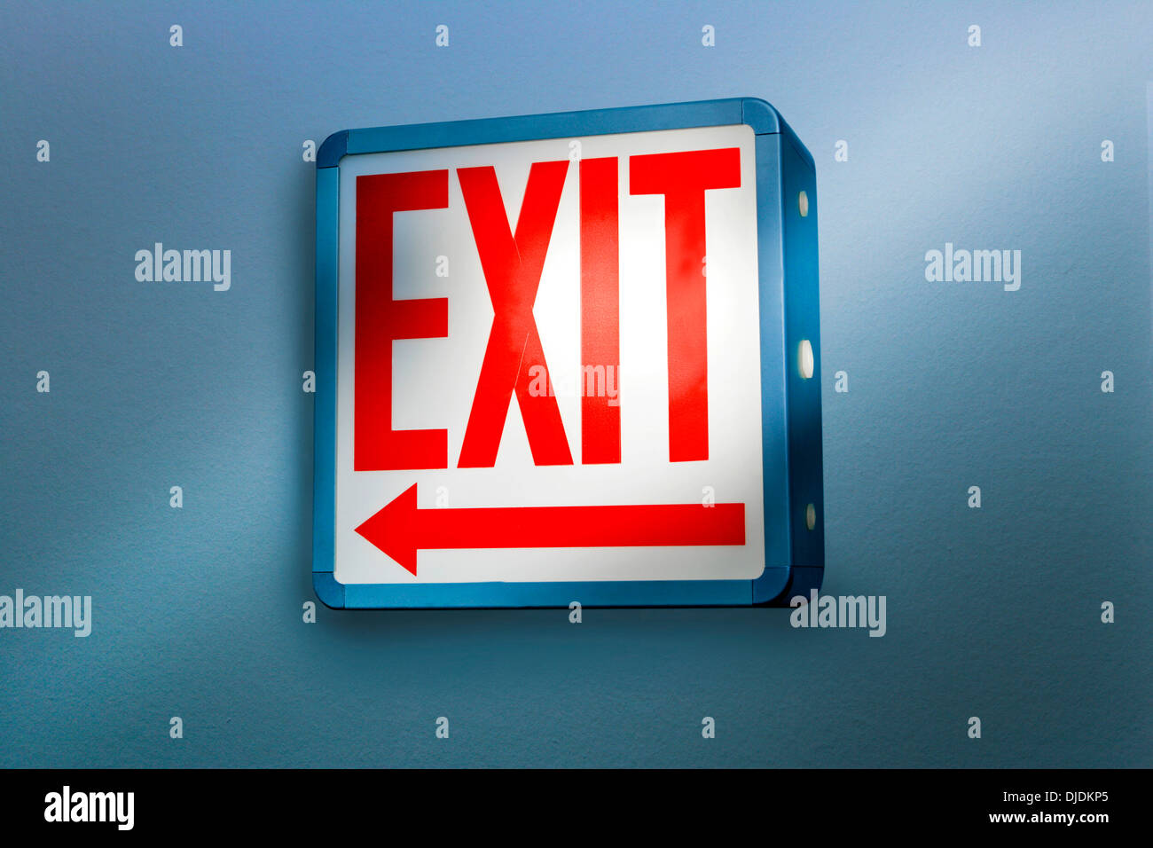 Left arrow arrow hi-res stock photography and images - Alamy
