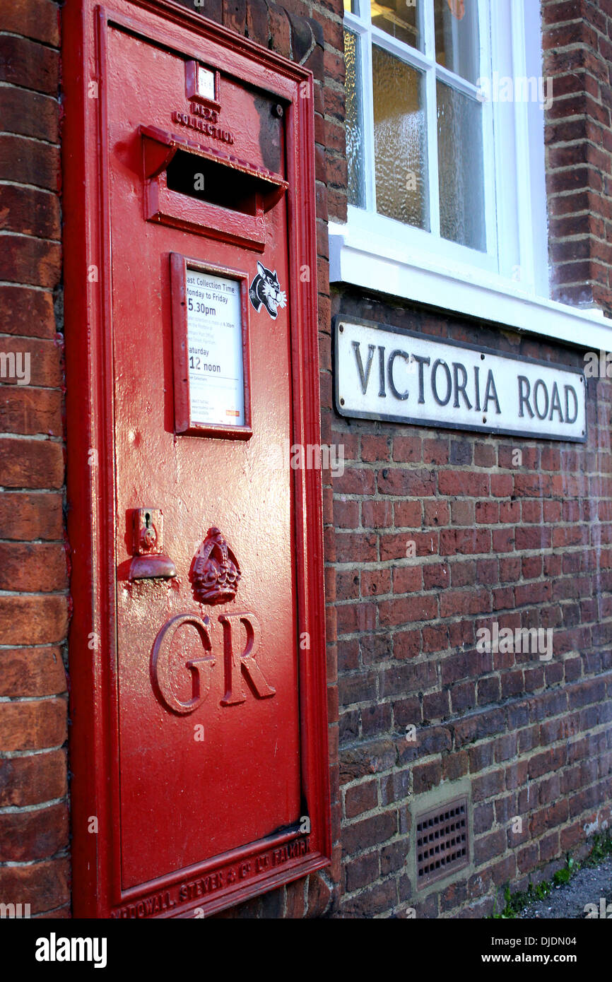 Georgian Post Box in Farnham on Victoria Road Stock Photo - Alamy