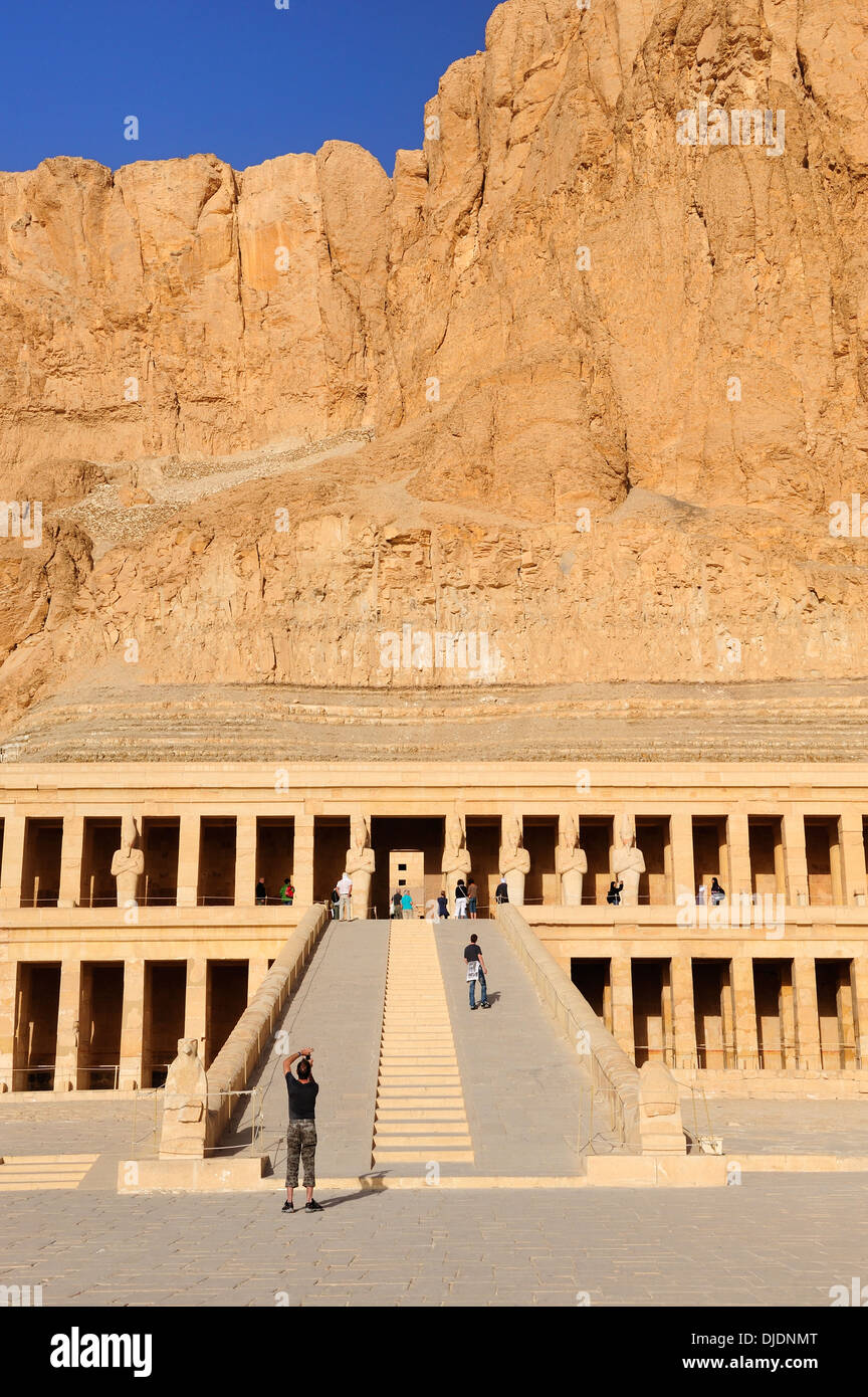 Mortuary temple of Queen Hatshepsut at Deir el-Bahri, Luxor, Egypt ...