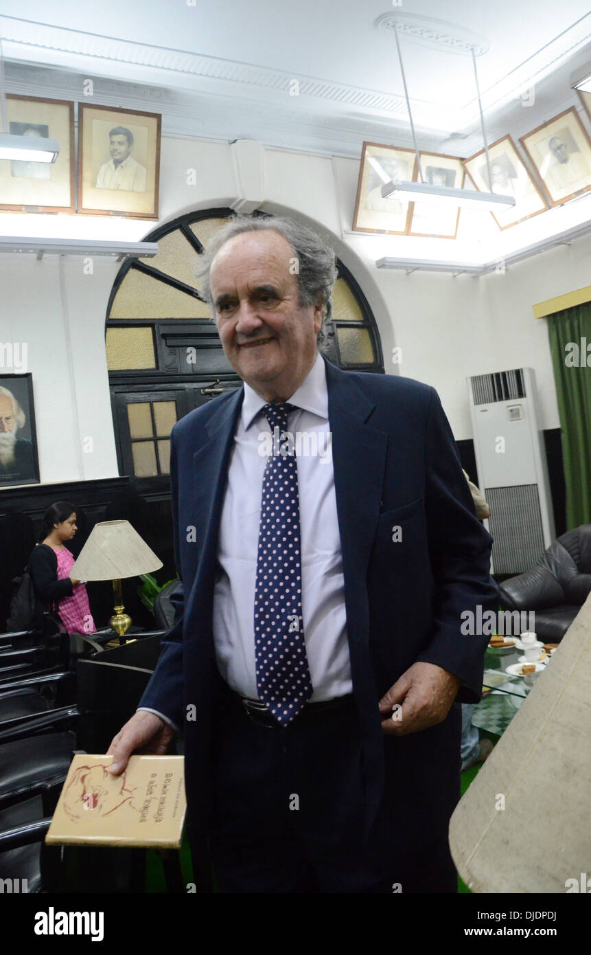 Kolkata, India. 26th Nov, 2013. Veteran journalist and Padma Bhushan ...