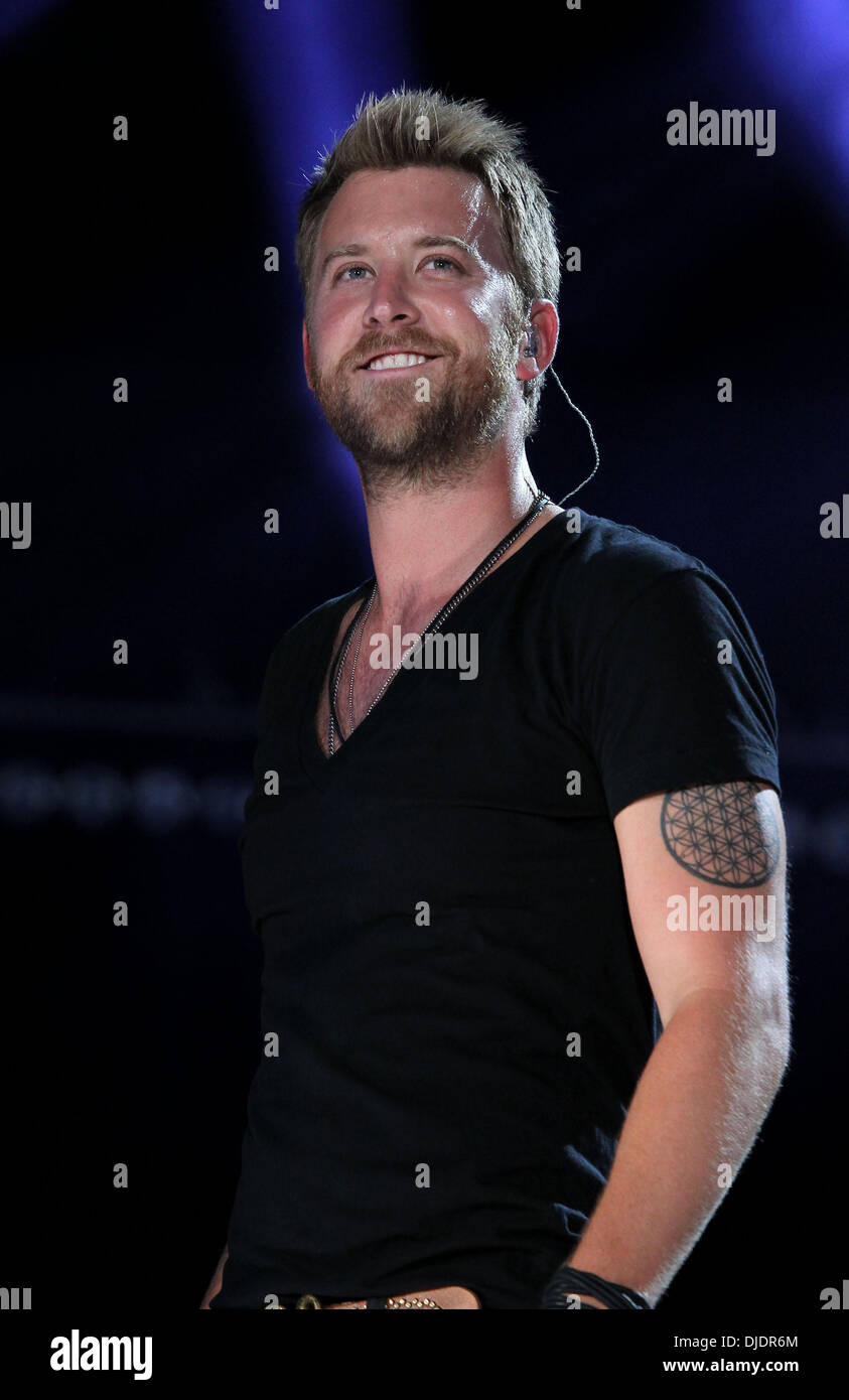 Charles kelly of lady antebellum hi-res stock photography and images ...
