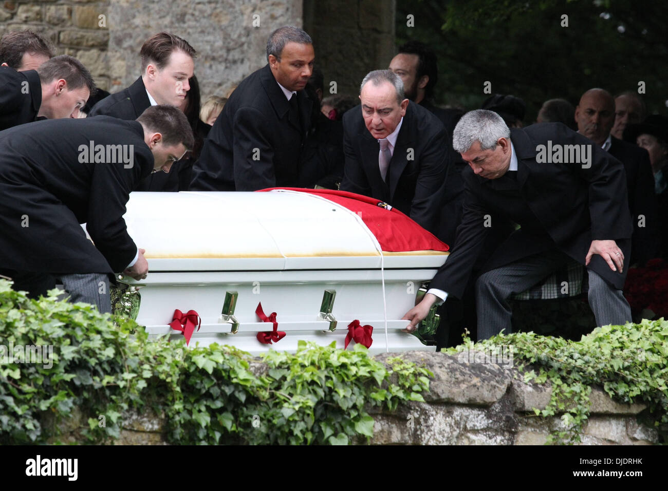 Robin Gibb Casket The Story Of Robin Gibb And His Dog Bee Gees Days