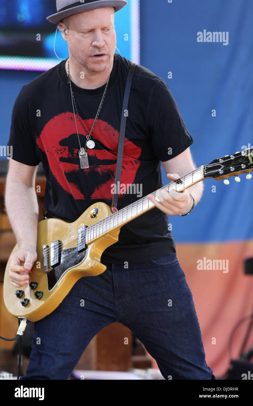 Counting crows play hi-res stock photography and images - Alamy