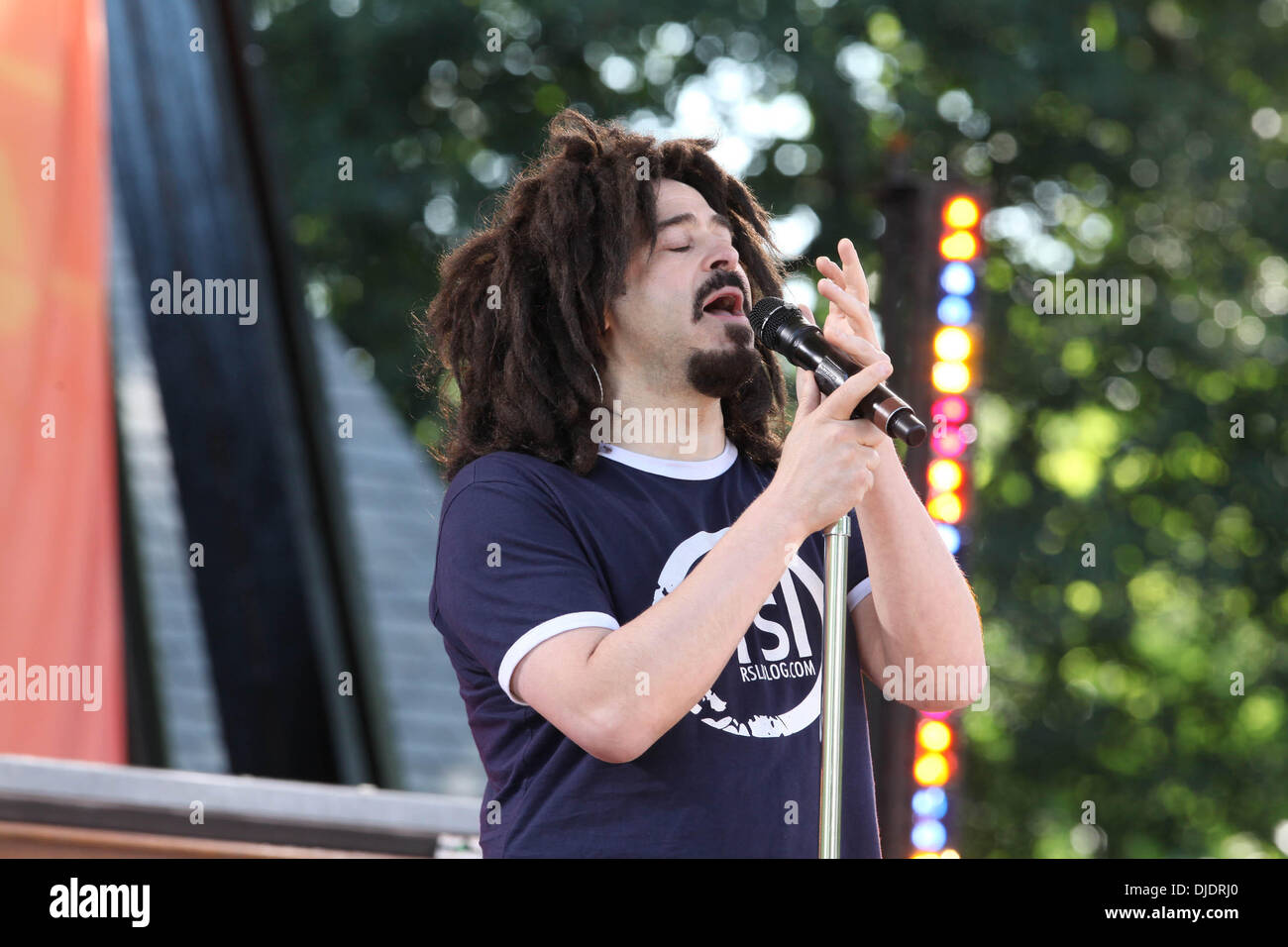 Adam Duritz of Counting Crows GMA presents the music of the Counting ...
