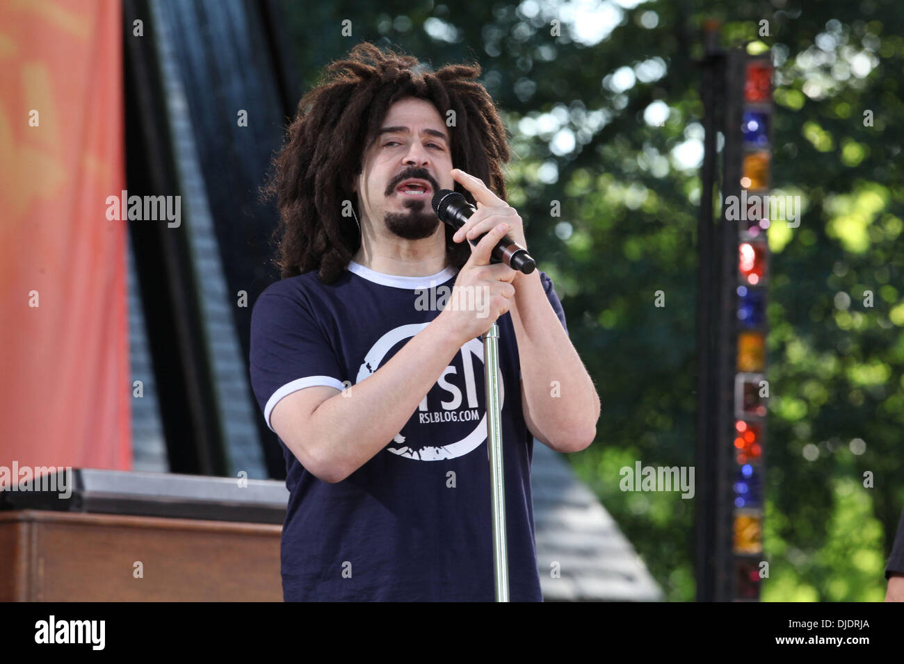 Adam Duritz of Counting Crows GMA presents the music of the Counting ...