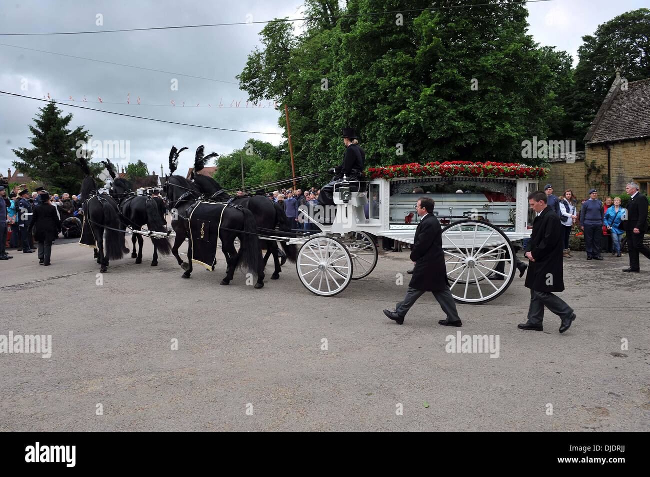 Procession The funeral of Robin Gibb held in his home town of Thame ...