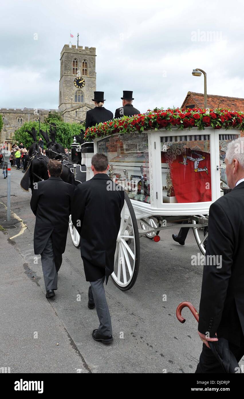 Procession The funeral of Robin Gibb held in his home town of Thame ...