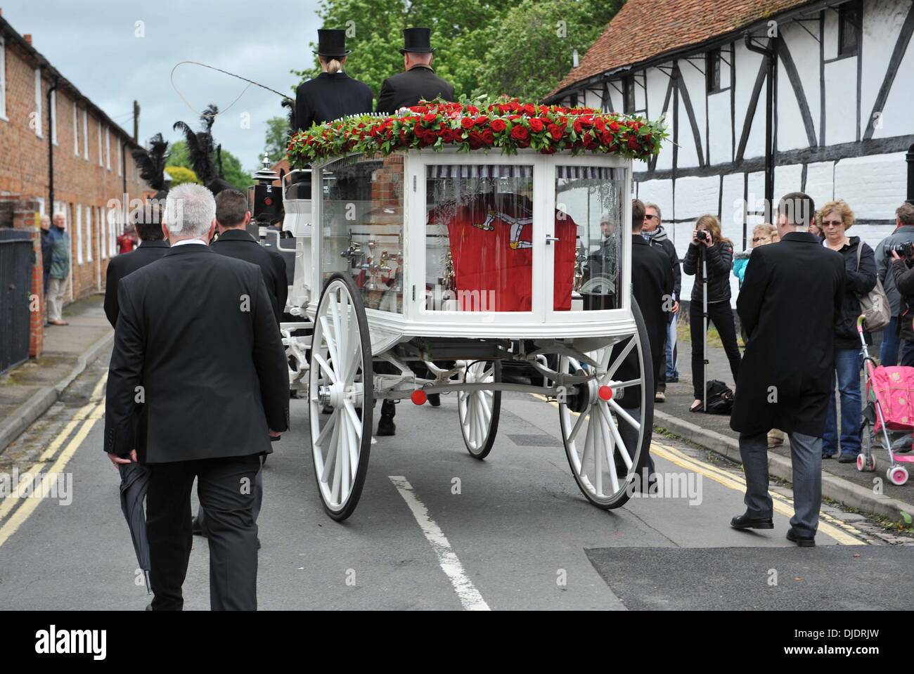Procession The funeral of Robin Gibb held in his home town of Thame ...