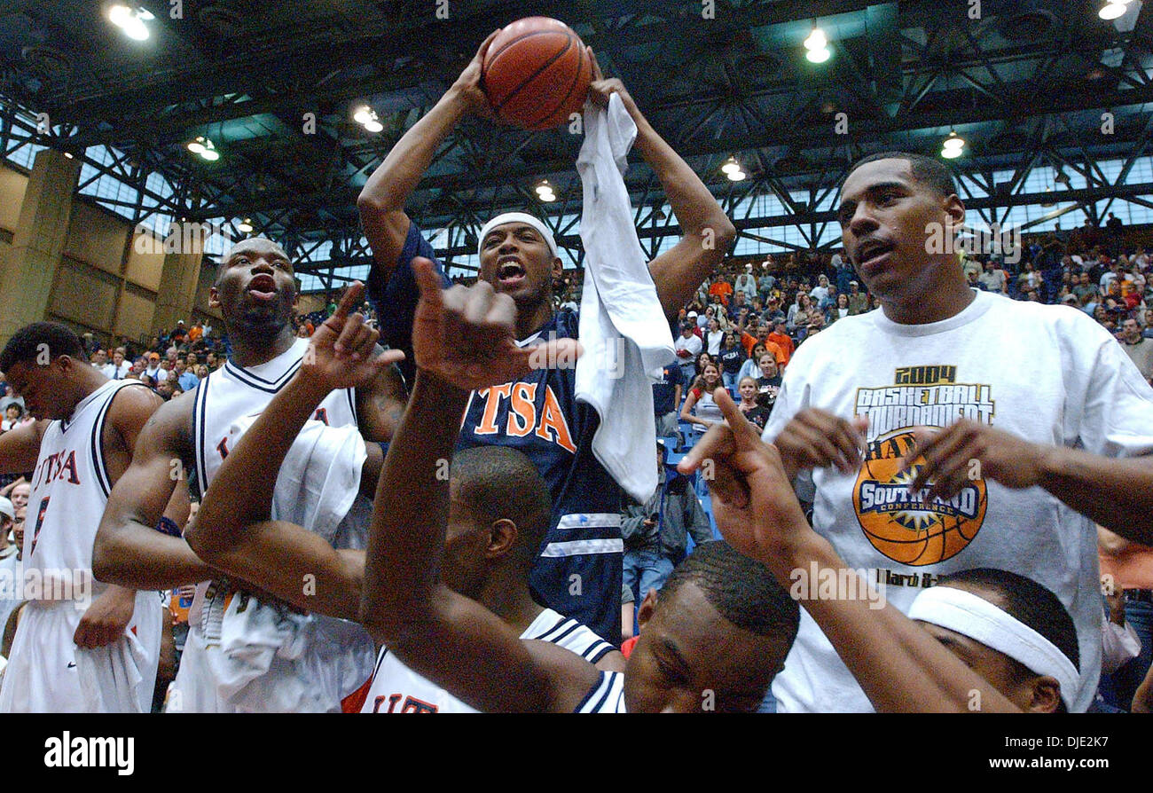 Mar 12, 2004; San Antonio, TX, USA; Men's Basketball: UTSA players ...