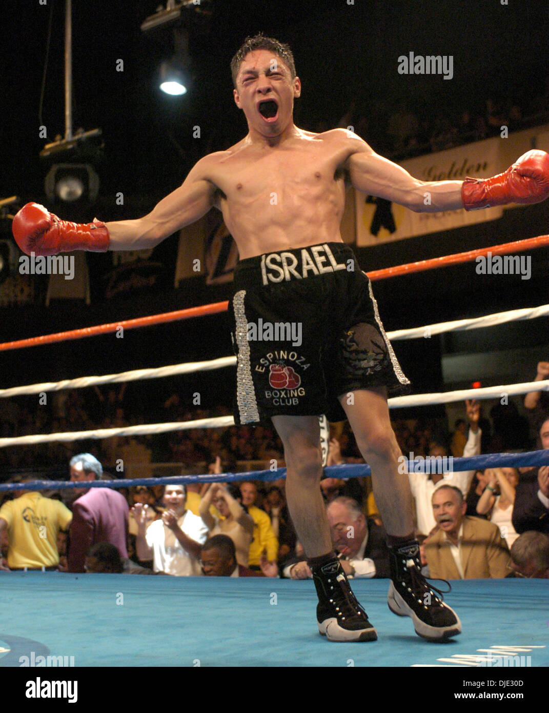 Mar 25, 2004; Los Angeles, CA, USA; Boxer ISRAEL VASQUEZ celebrates his ...