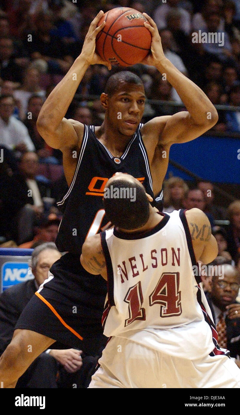 Mar 27, 2004; East Rutherford, NJ, USA; Oklahoma's JOEY GRAHAM (14 ...