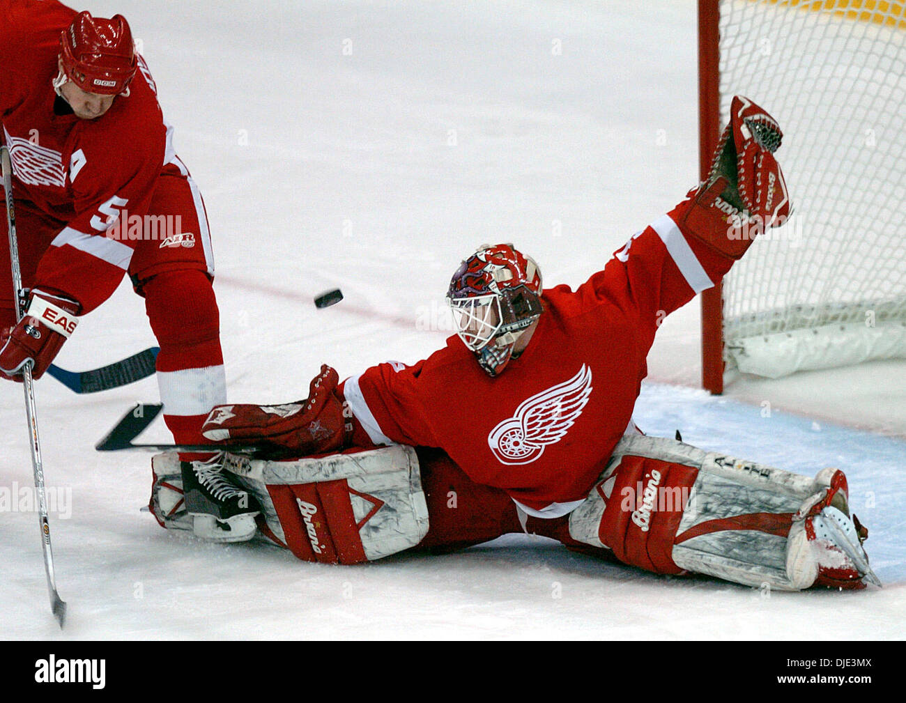 Detroit red wings kris draper hi-res stock photography and images - Alamy