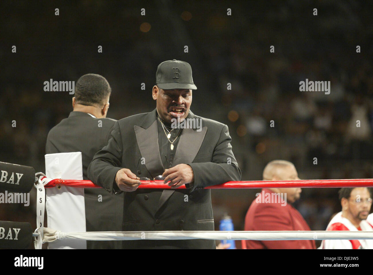 Former unified heavyweight champion hi-res stock photography and images ...
