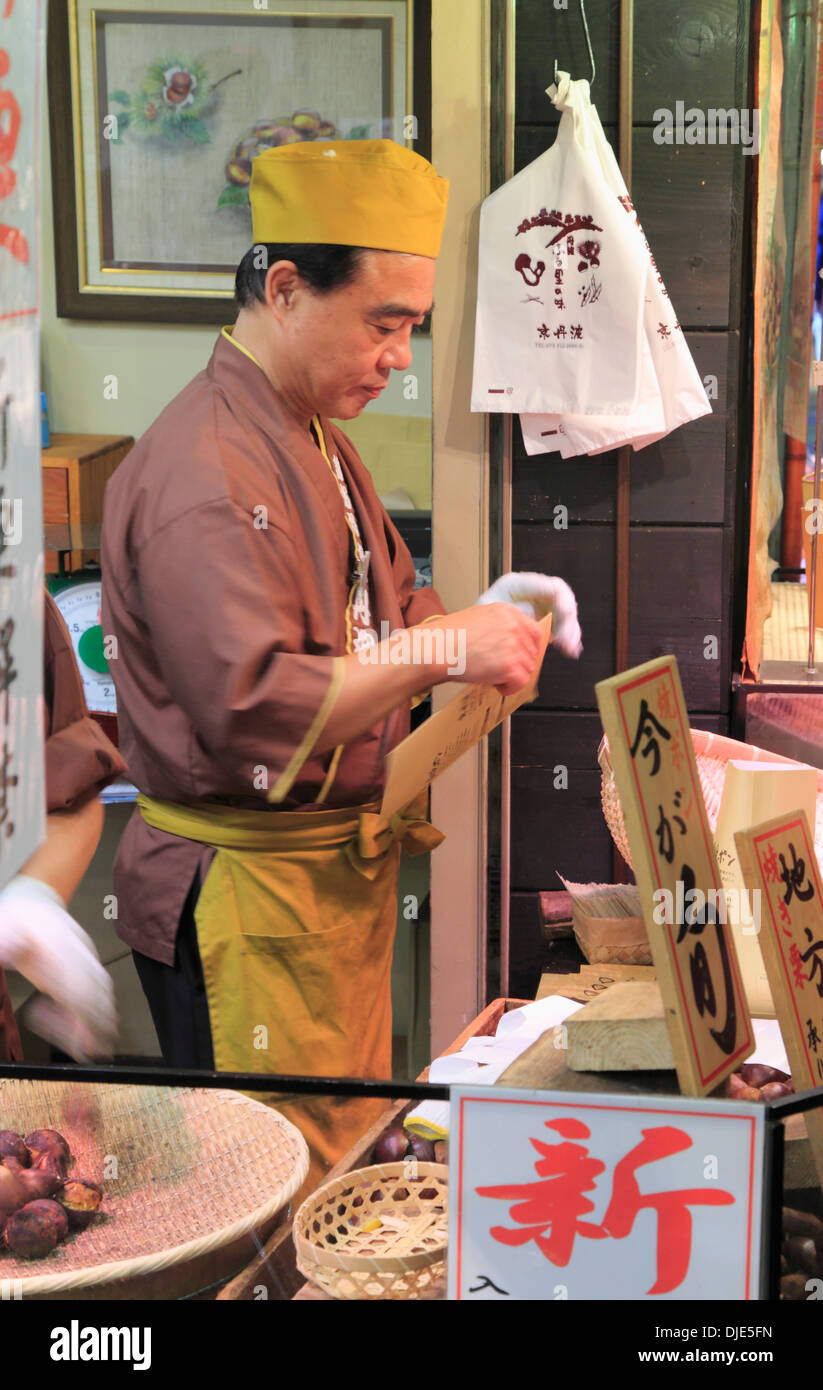 Japan, Kyoto, Nishiki Food Market, vendor Stock Photo - Alamy