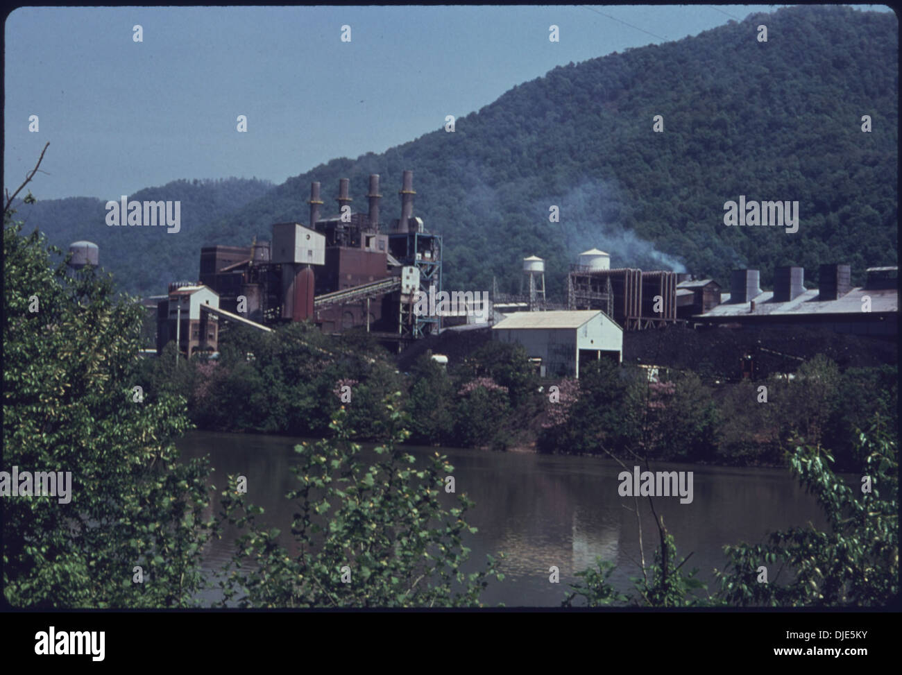 UNION CARBIDE FERRO-ALLOY PLANT. EMISSIONS FROM THE METALLURGICAL PLANT ...