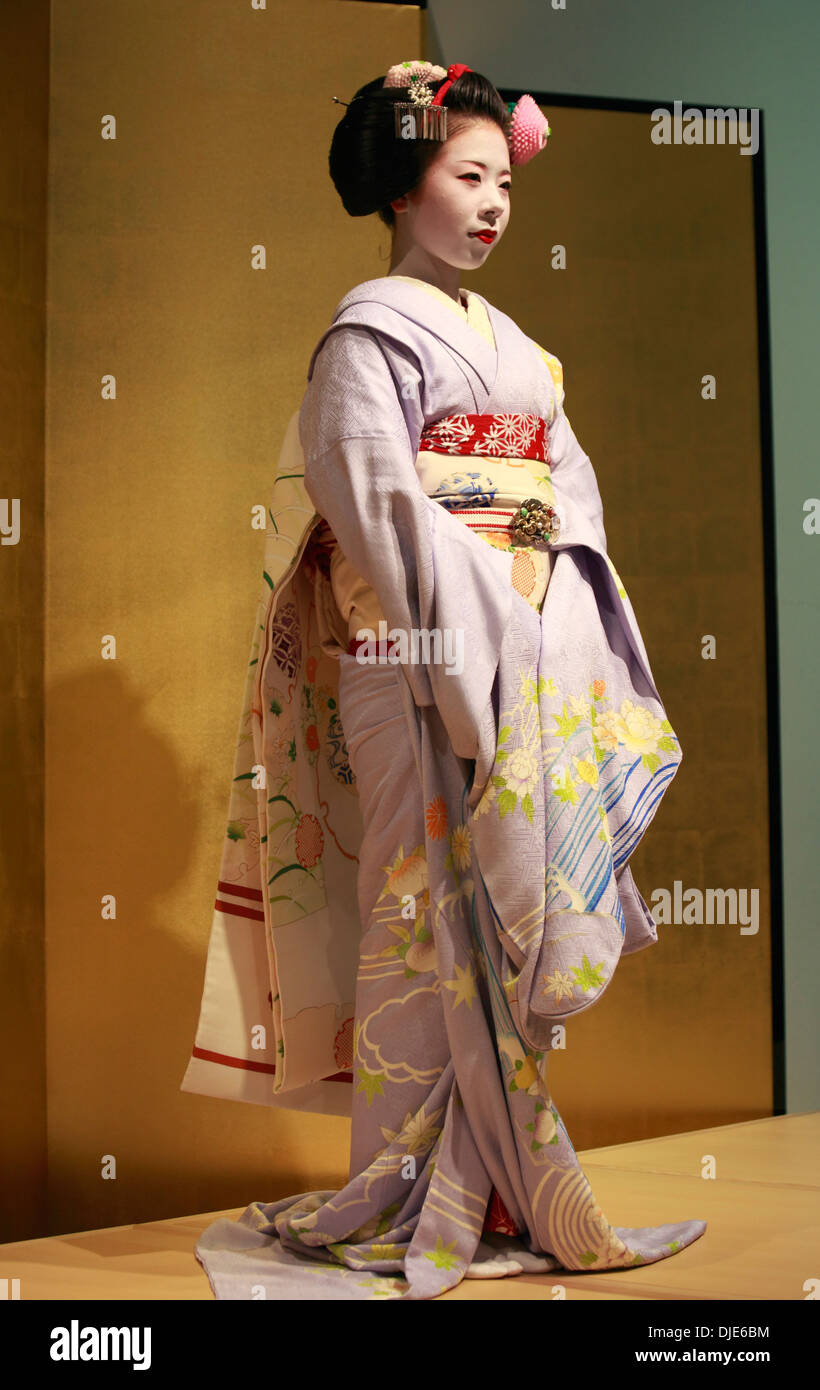 Japan, Kyoto, maiko, apprentice geisha Stock Photo - Alamy