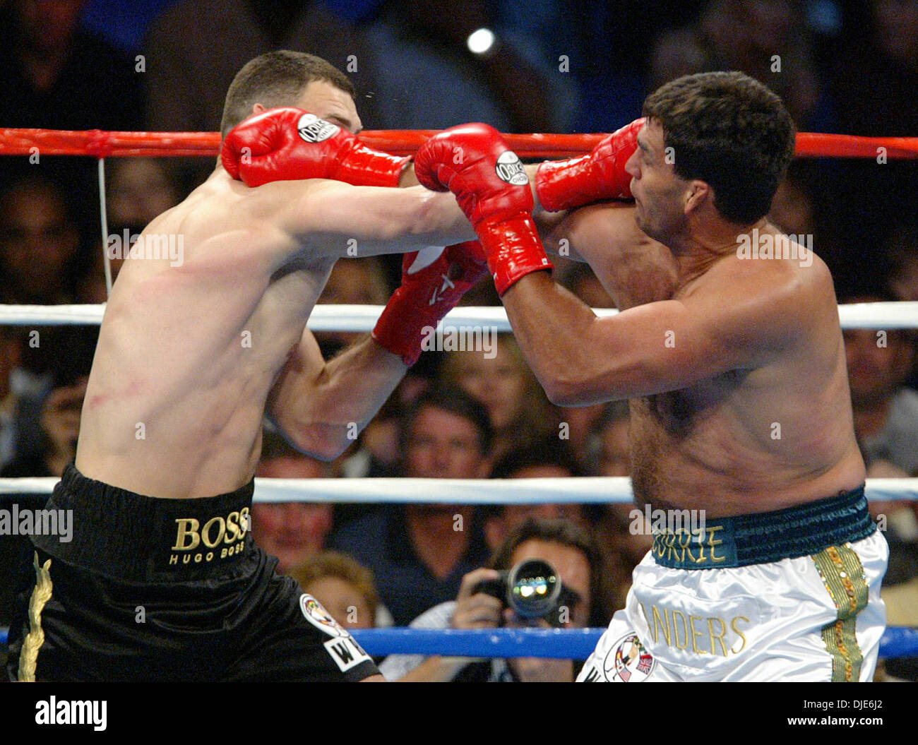 Apr 24, 2004; Los Angeles, CA, USA; Boxer VITALI KLITSCHKO (R) battles ...