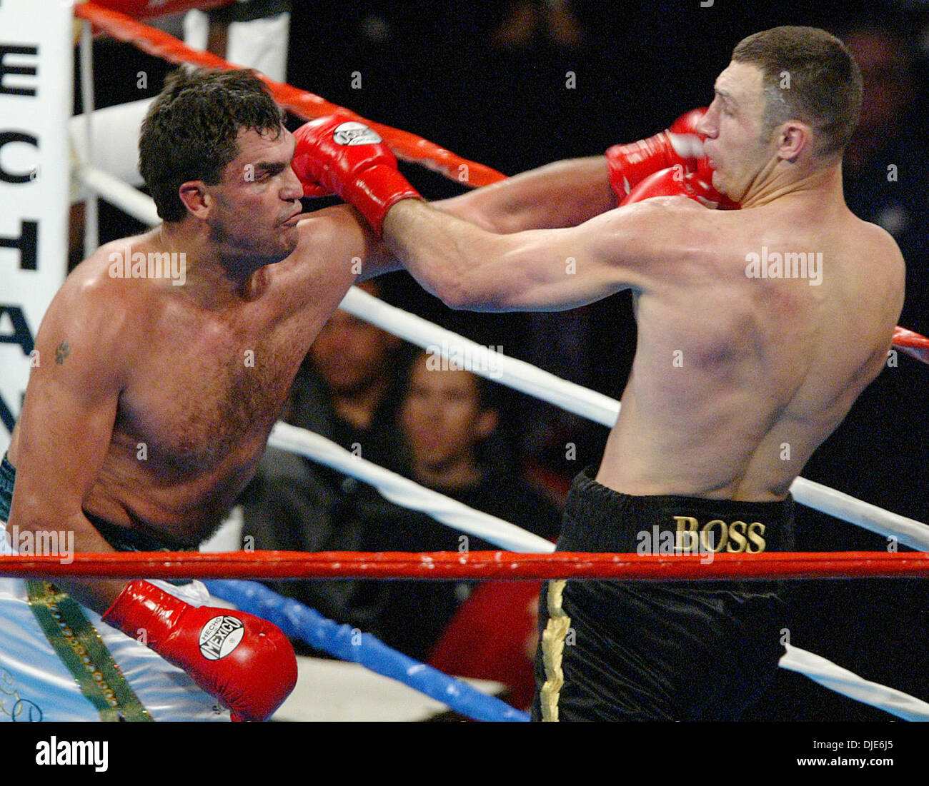 Apr 24, 2004; Los Angeles, CA, USA; Boxer CORRIE SANDERS (L) lands a ...