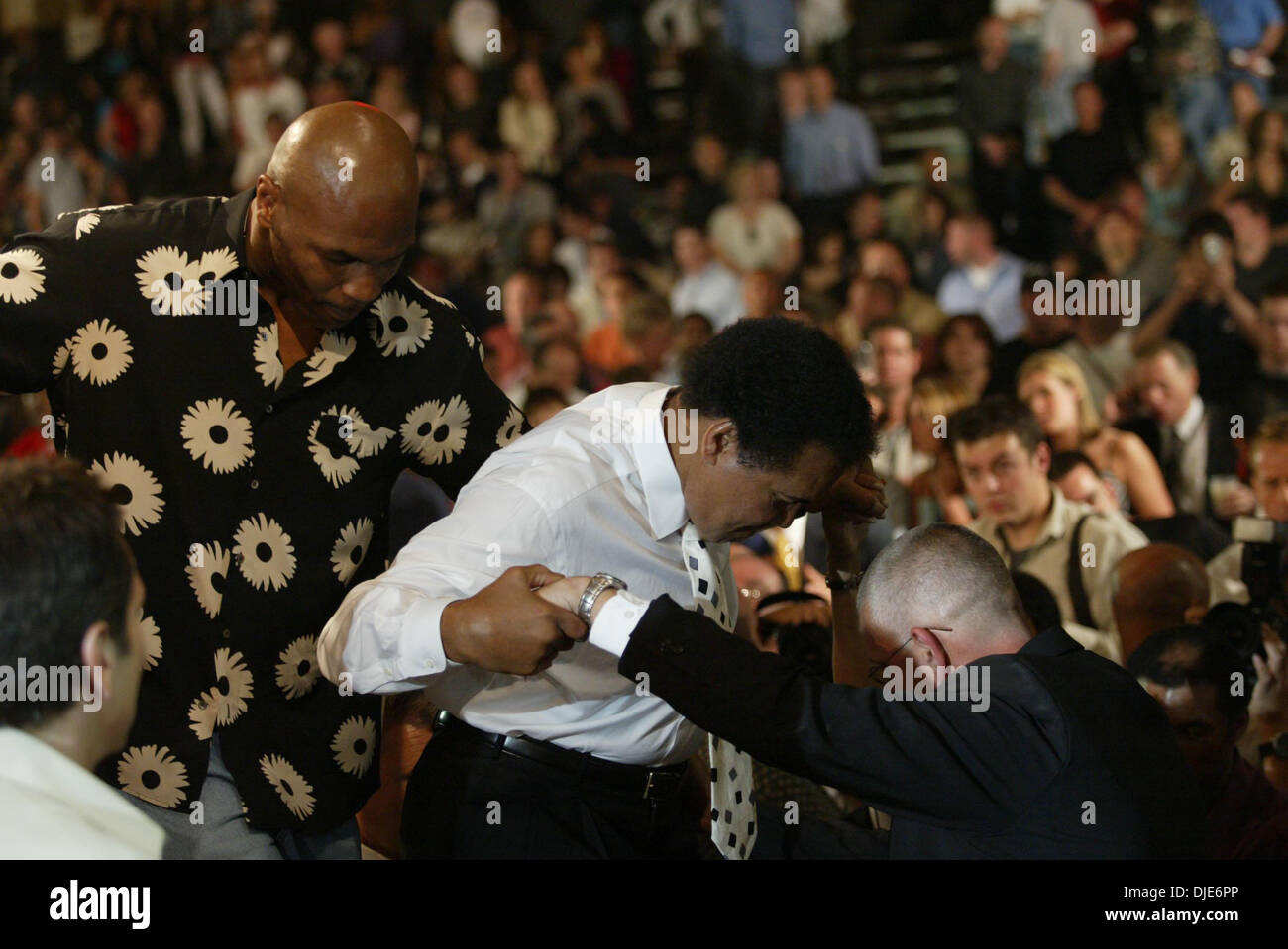 Boxing legends hi-res stock photography and images - Alamy