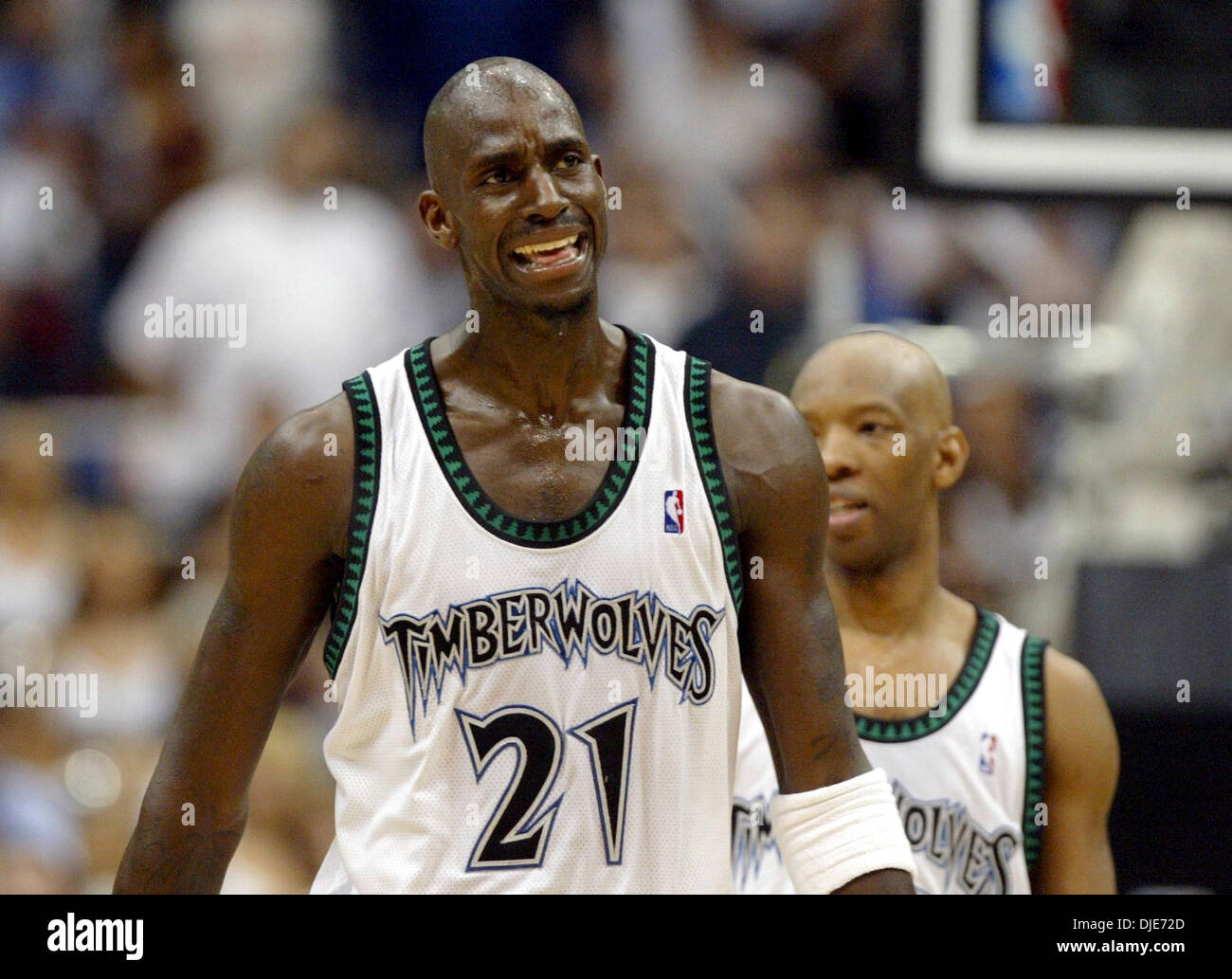 Mike bibby kings reacts hi-res stock photography and images - Alamy