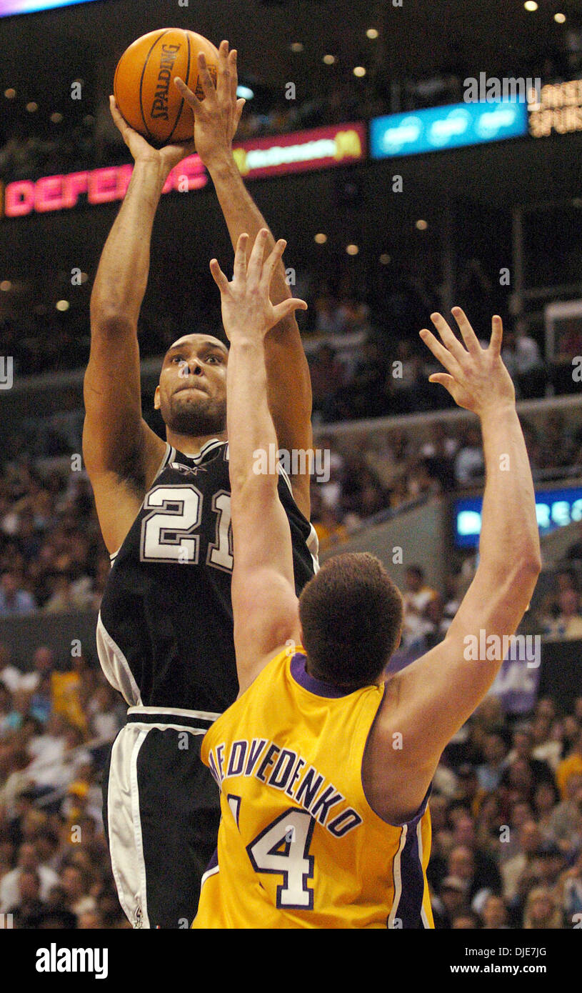 May 15, 2004; Los Angeles, CA, USA; Spurs' Tim Duncan shoots over Los ...