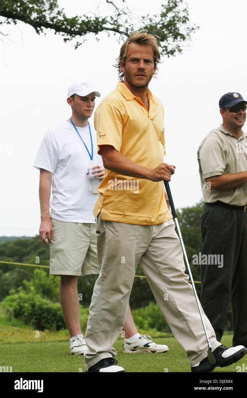 Jun 04, 2004; Austin, TX, USA; Actor STEPHEN DORFF on the golf course ...