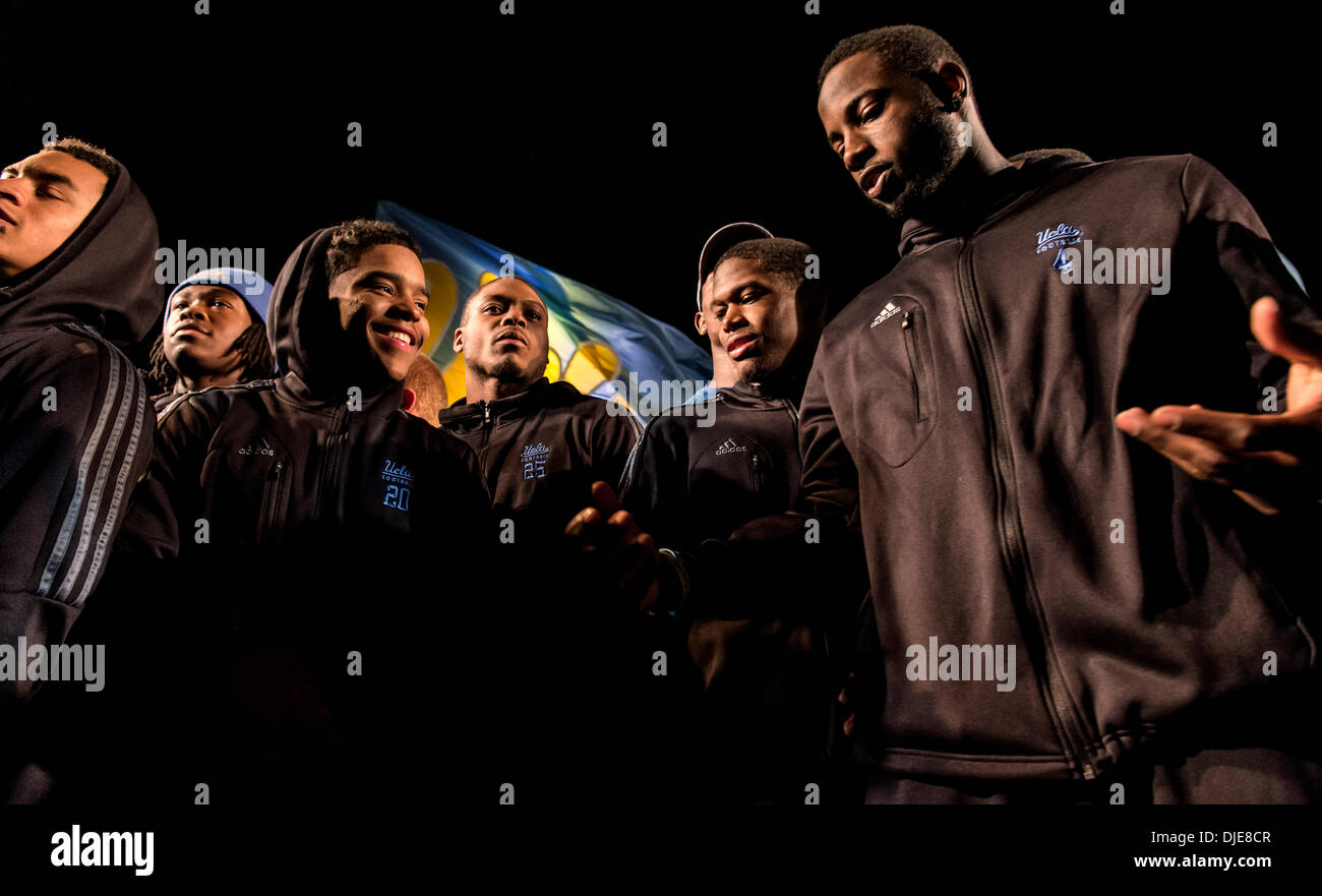 Ucla football team hi-res stock photography and images - Alamy