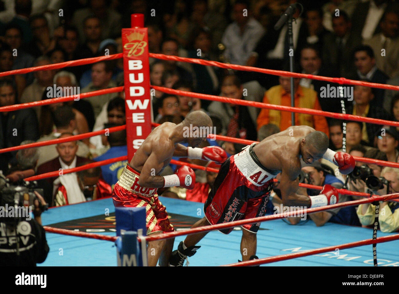 Jun 05, 2004; Las Vegas, NV, USA; Boxers ROBERT ALLEN of Stone Mountain ...