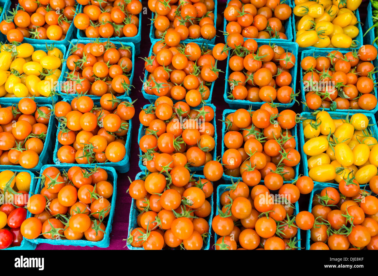 Tomatoes in boxes on display at the farmers market Stock Photo - Alamy