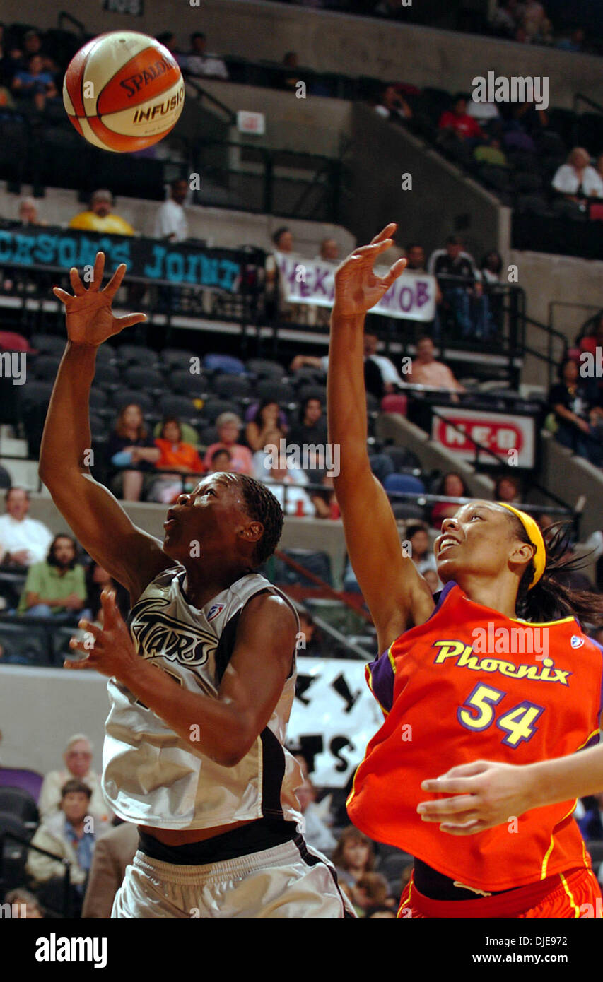 Jun 29, 2004; San Antonio, TX, USA; Silver Stars' ADRIENNE GOODSON (L ...
