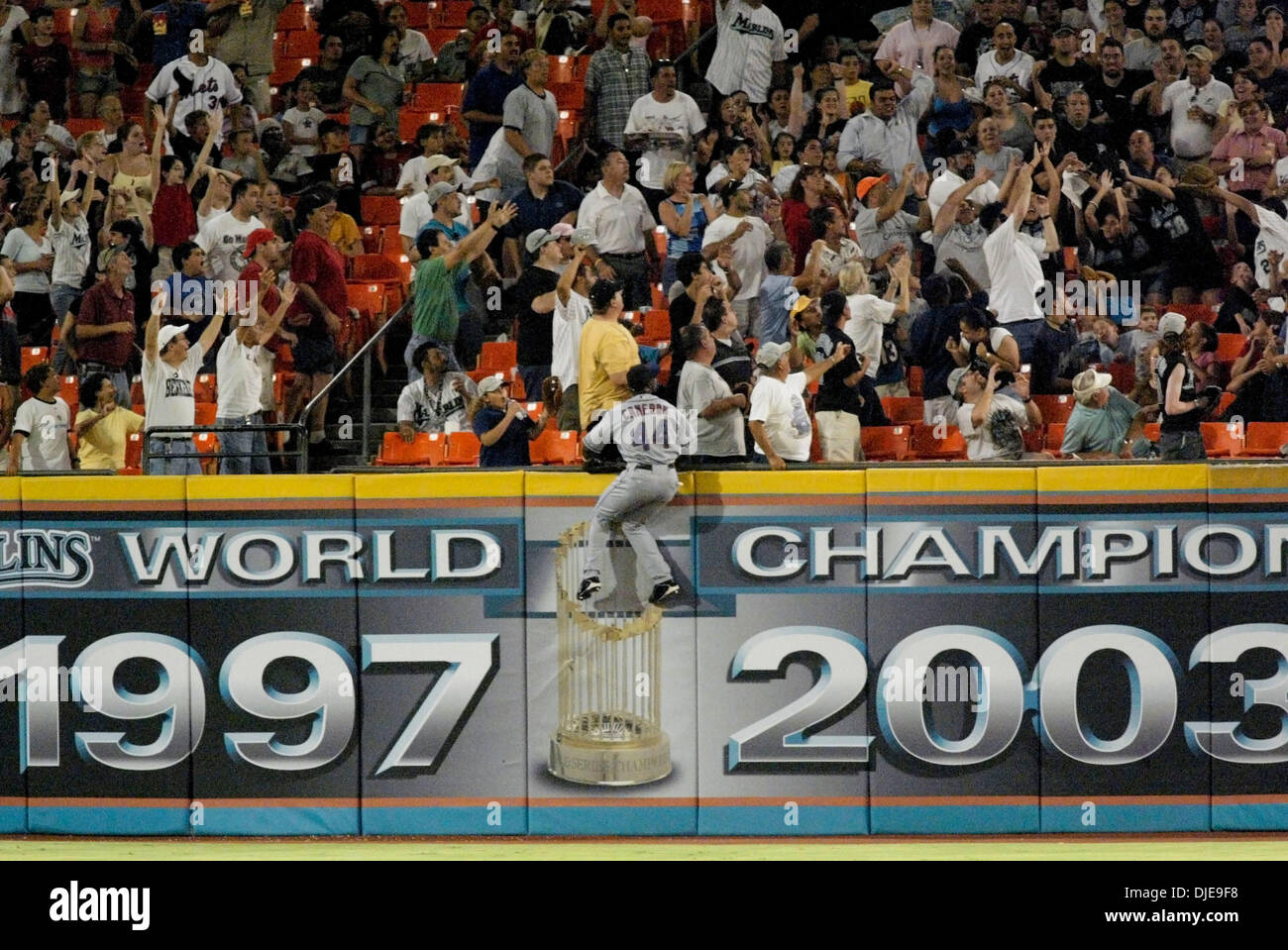 Jul 9, 2004; Miami, FL, USA; New York Mets' center fielder MIKE CAMERON ...