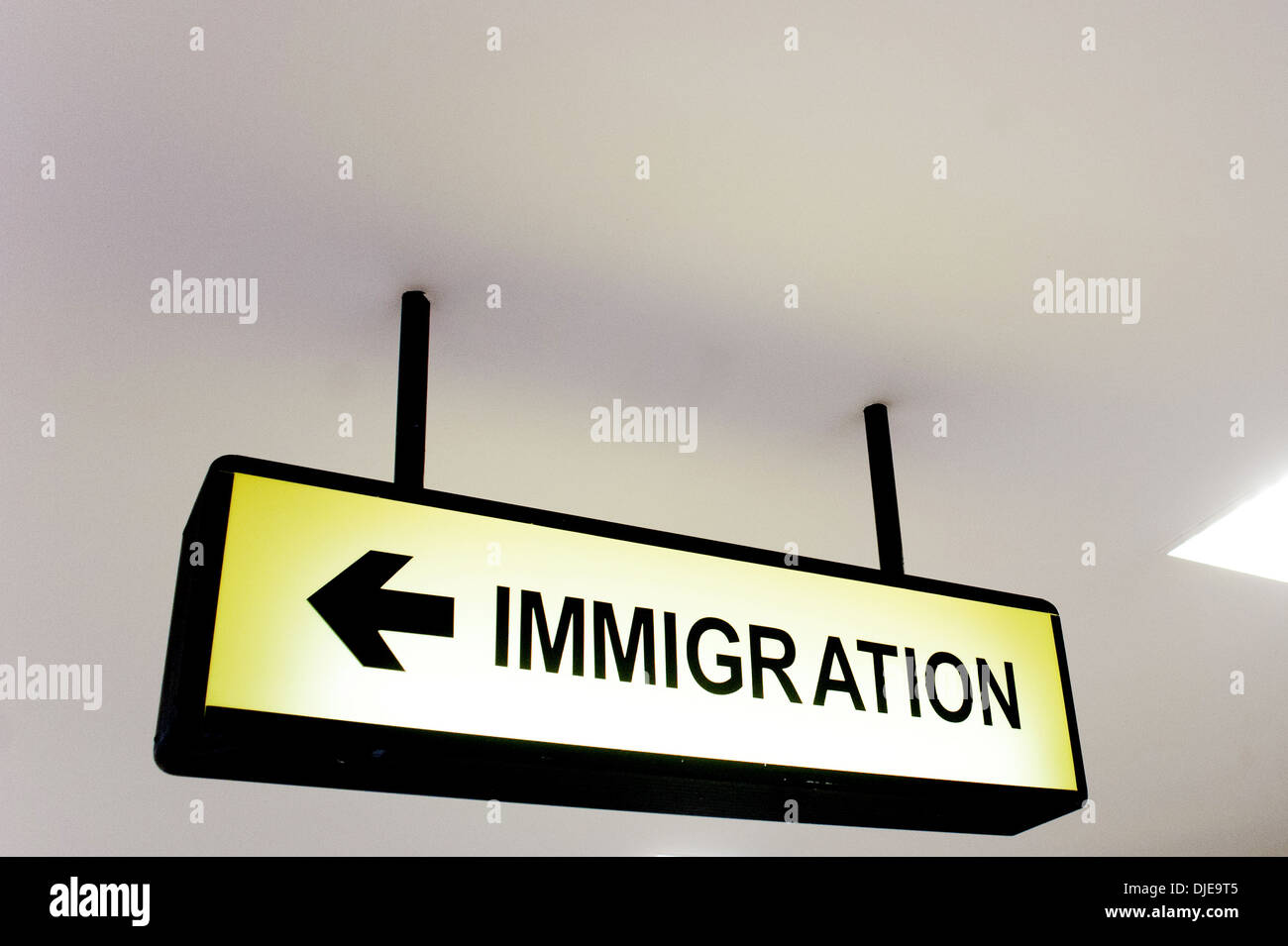 Immigration sign hi-res stock photography and images - Alamy