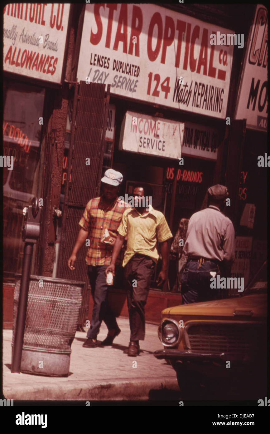 Chicago ghetto hi-res stock photography and images - Alamy