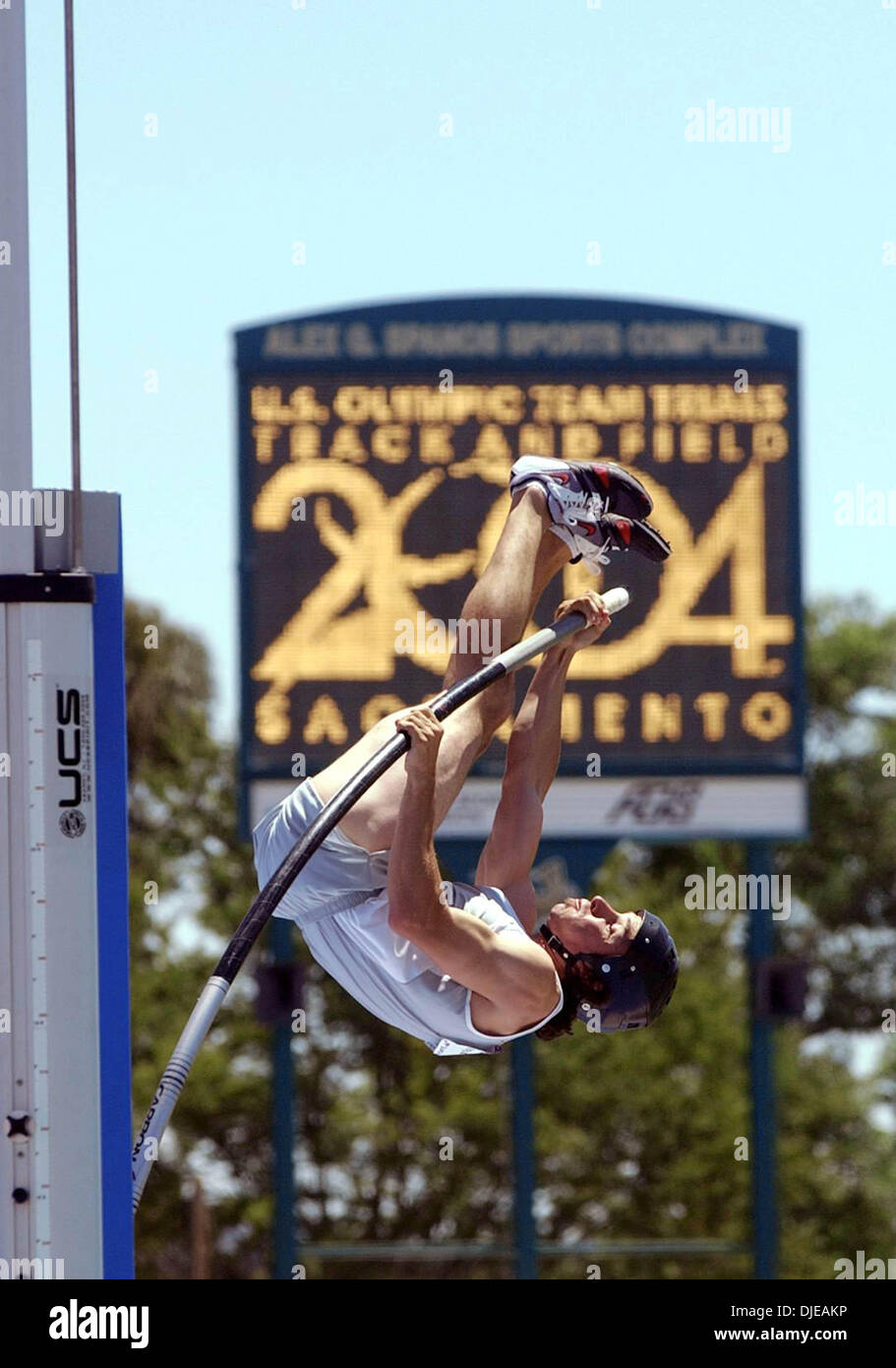 Jul 11, 2004; Sacramento, CA, USA; TOBY STEVENSON competes in the pole ...