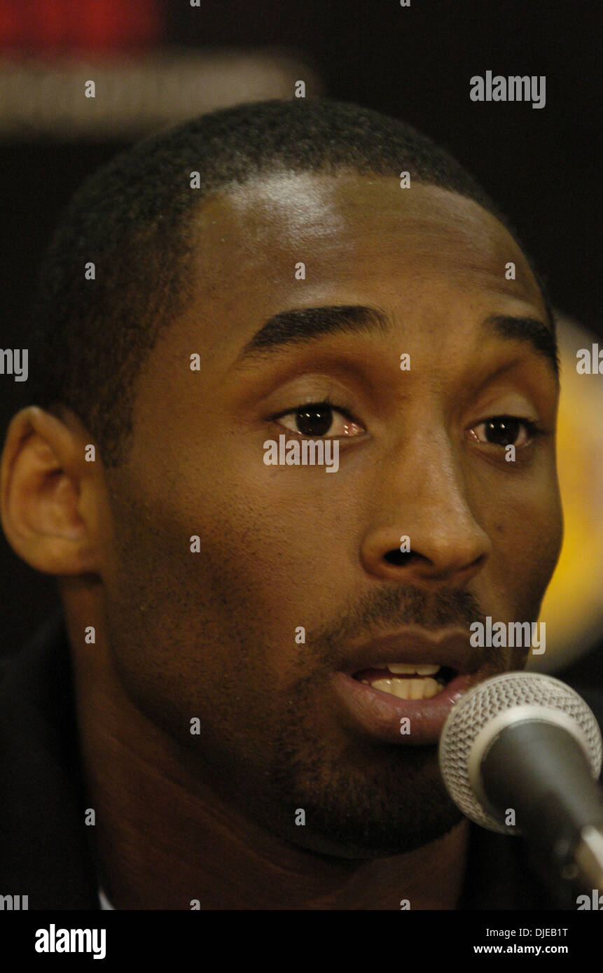 Kobe bryant headshot hi-res stock photography and images - Alamy