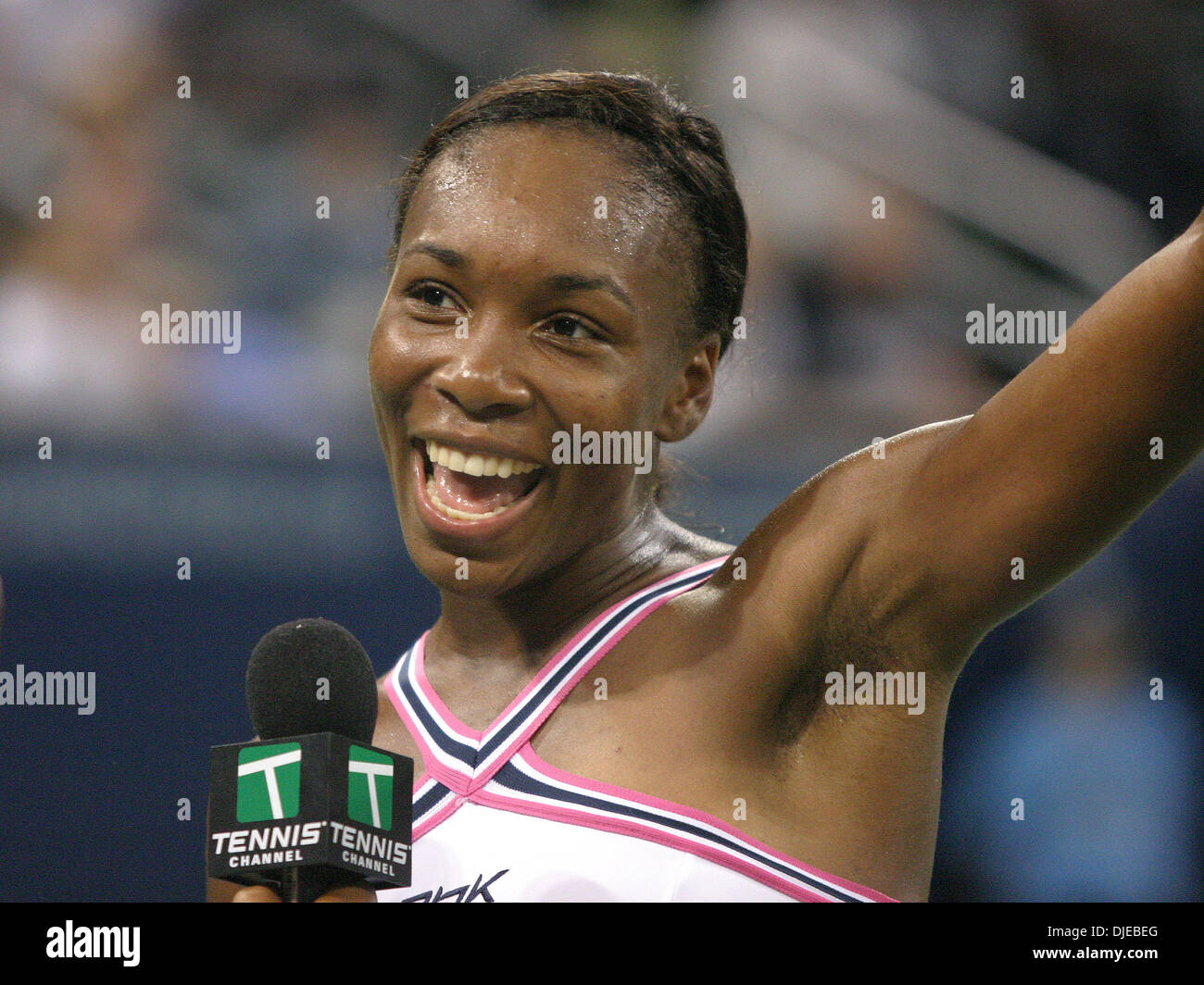 Jul 22, 2004; Los Angeles, CA, USA; VENUS WILLIAMS waves to the crowd ...