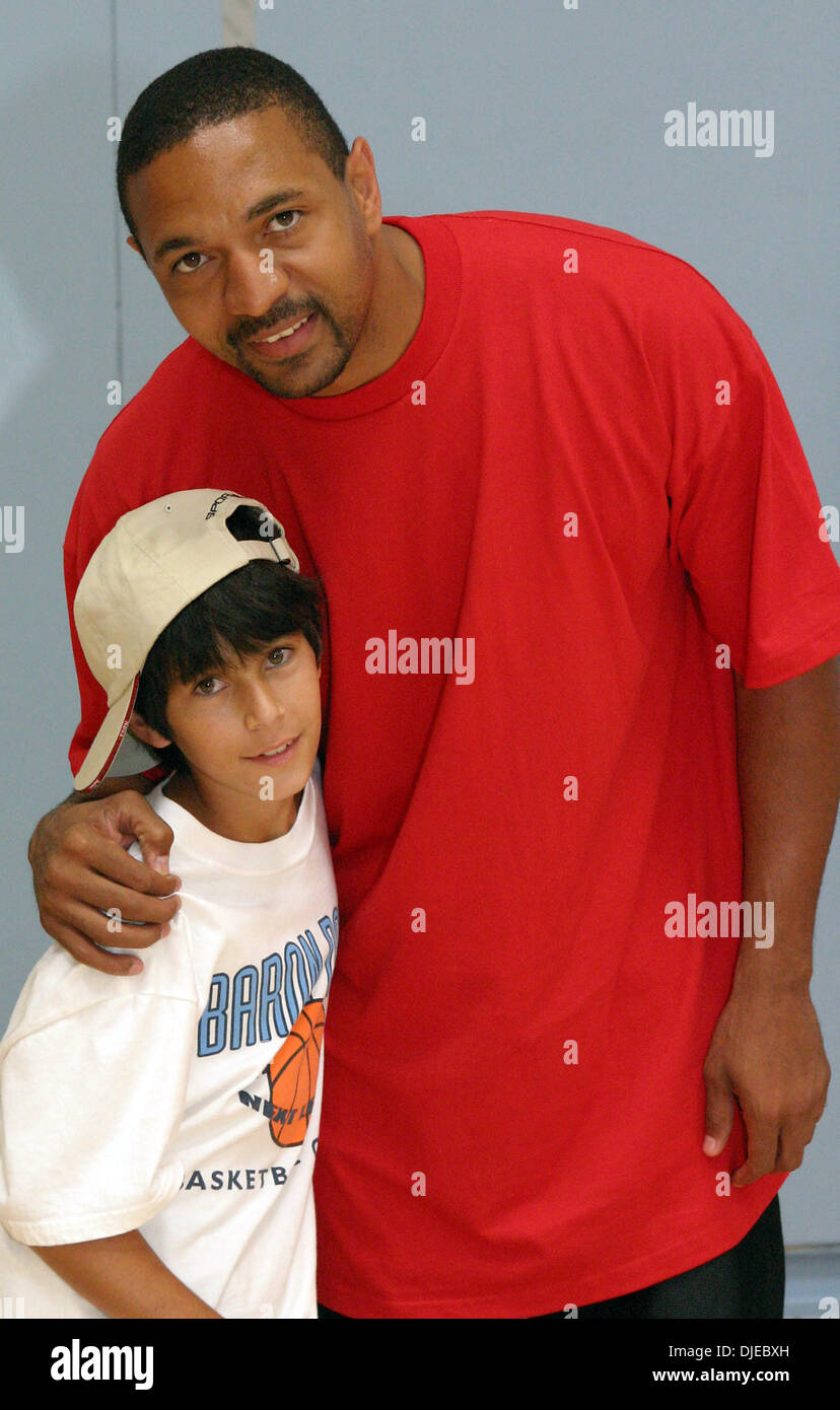 Baron davis 2004 hi-res stock photography and images - Alamy