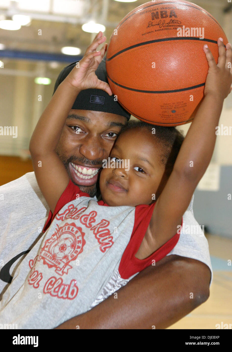 Hornets baron davis hi-res stock photography and images - Alamy