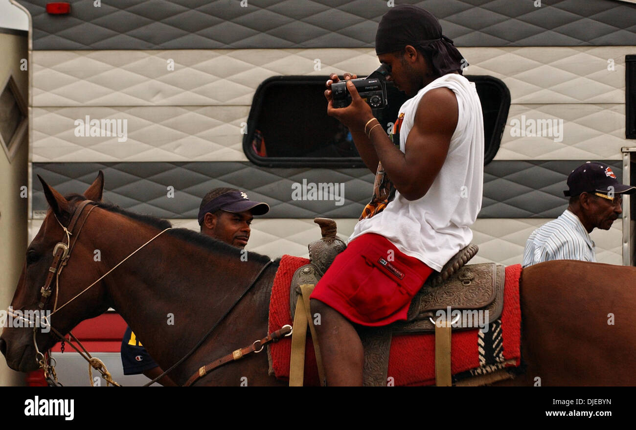 Aug 07, 2004; San Antonio, TX, USA; Justin Richard (C) video tapes ...