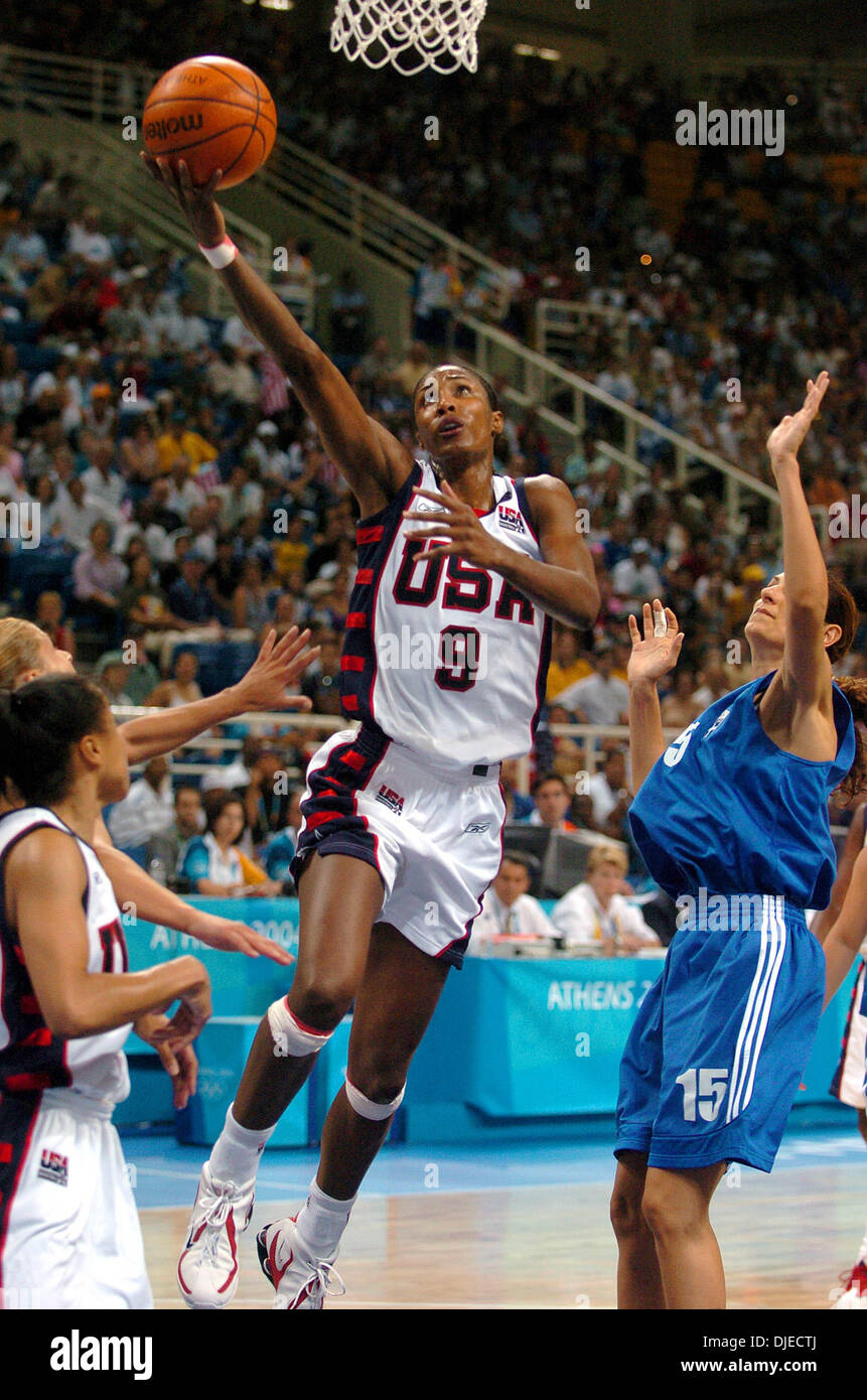 Lisa leslie basketball game hi-res stock photography and images - Alamy