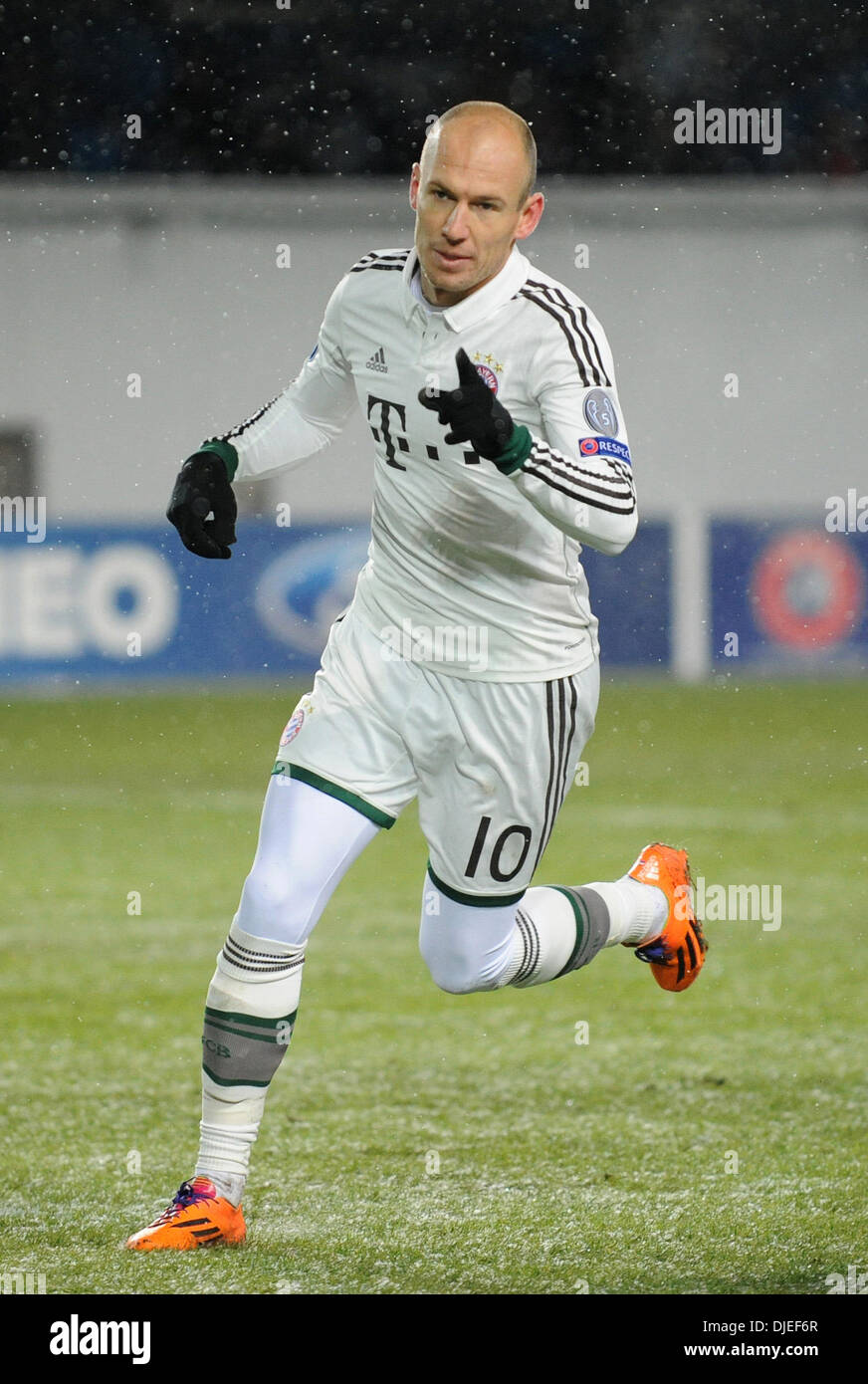 Moscow, Russia. 27th Nov, 2013. Munich's Arjen Robben celebrates after ...