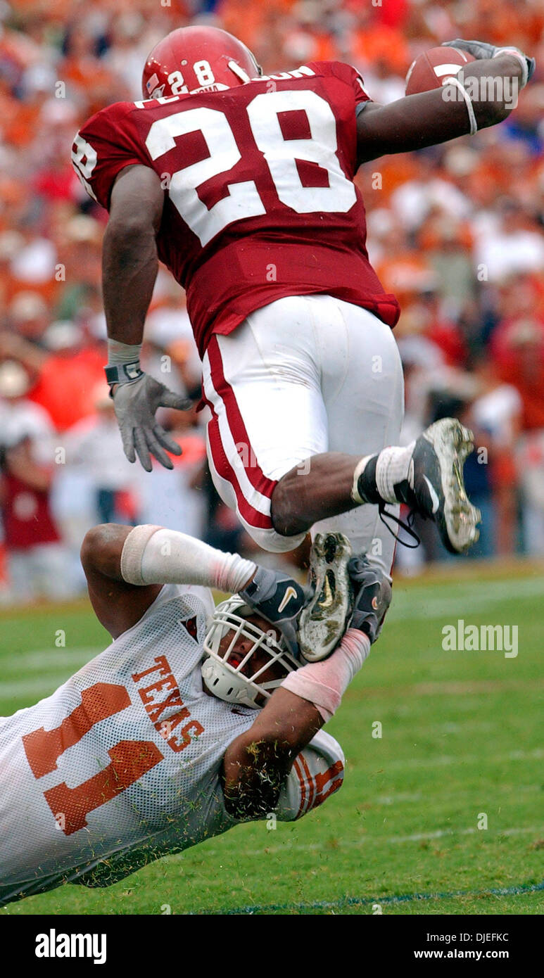 Oct 09, 2004; Dallas, TX, USA; NCAA College Football - Texas' Derrick ...