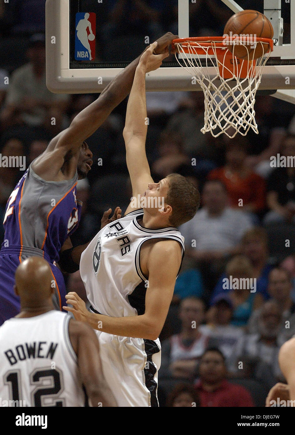Phoenix suns center amare stoudemire hi-res stock photography and ...