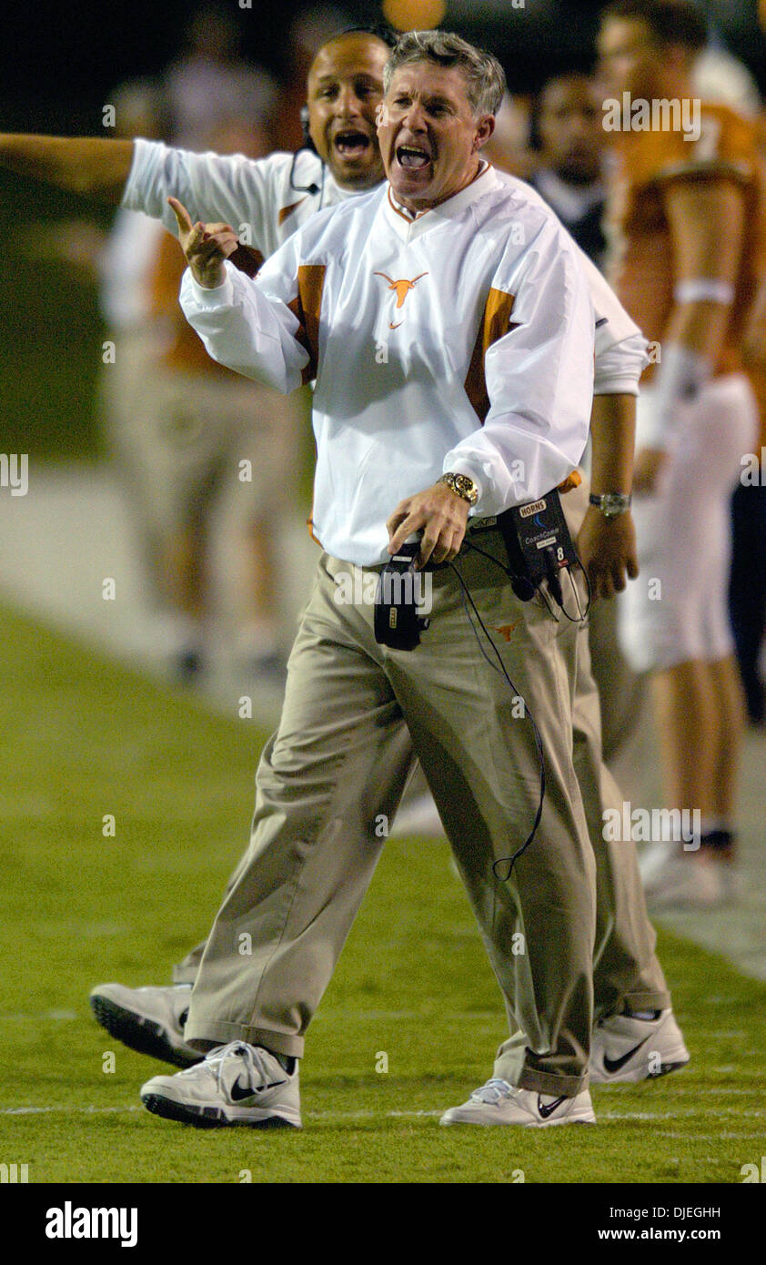 Osu football coach hi-res stock photography and images - Alamy