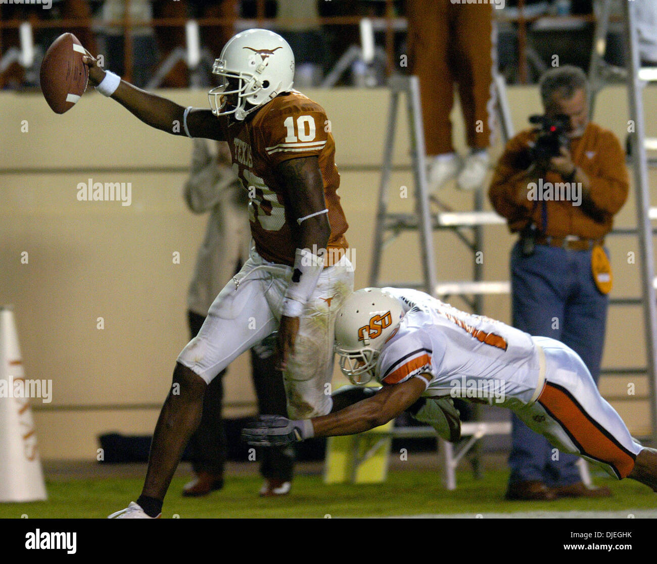 Texas longhorns college football game hi-res stock photography and ...