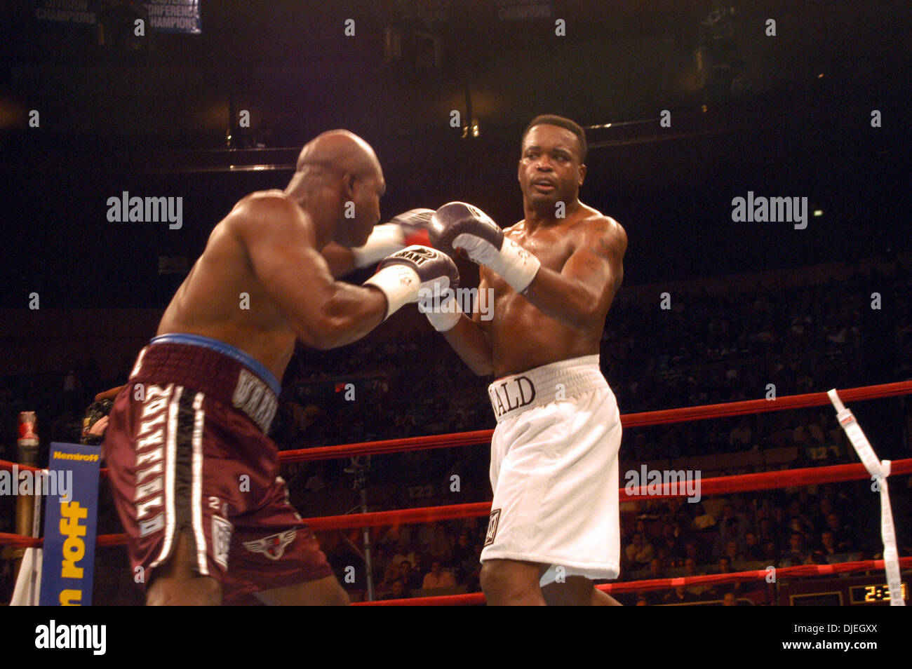 Nov 13, 2004; New York, NY, USA; EVANDER HOLYFIELD vs LARRY DONALD ...