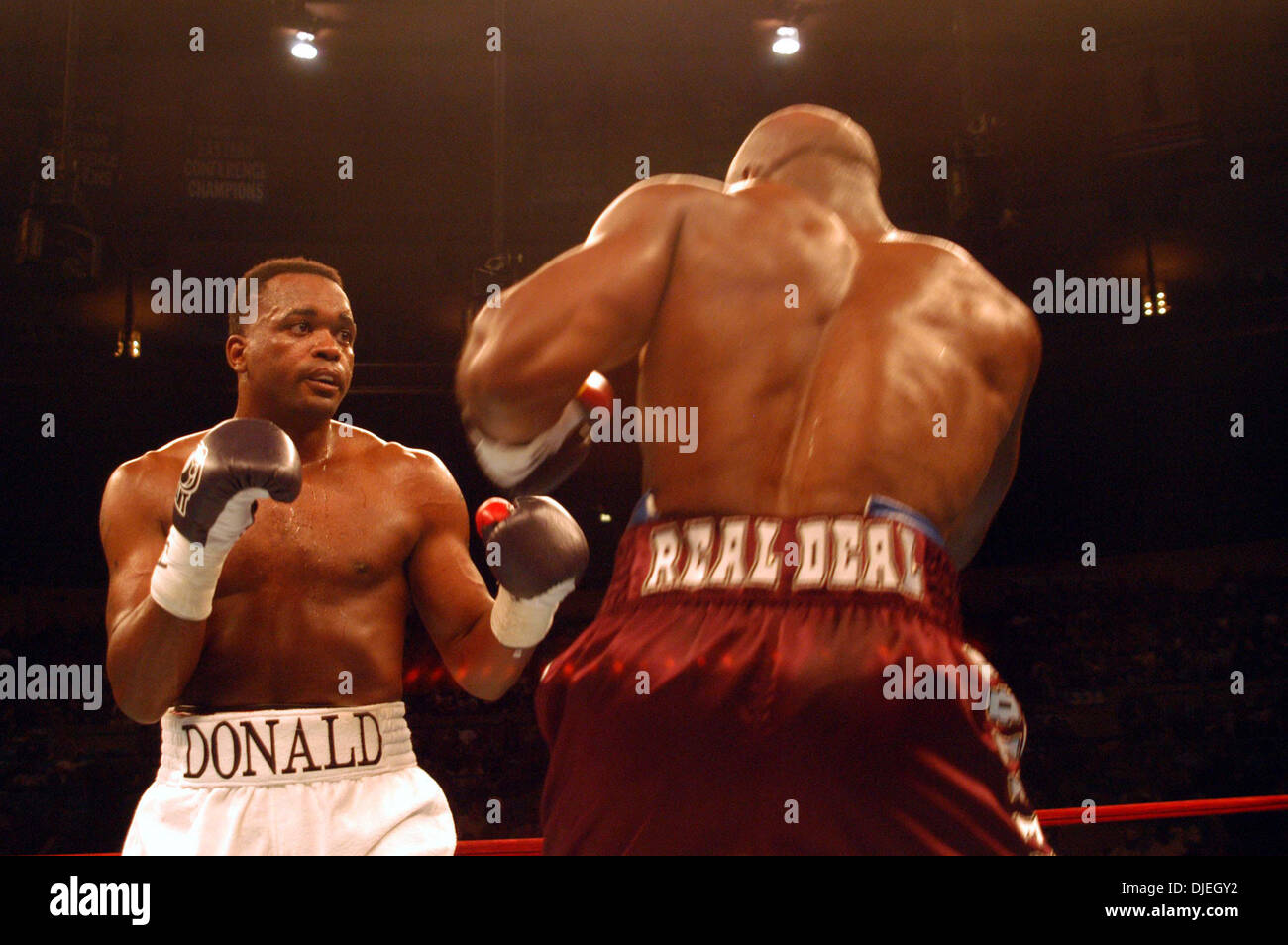 Nov 13, 2004; New York, NY, USA; EVANDER HOLYFIELD vs LARRY DONALD ...