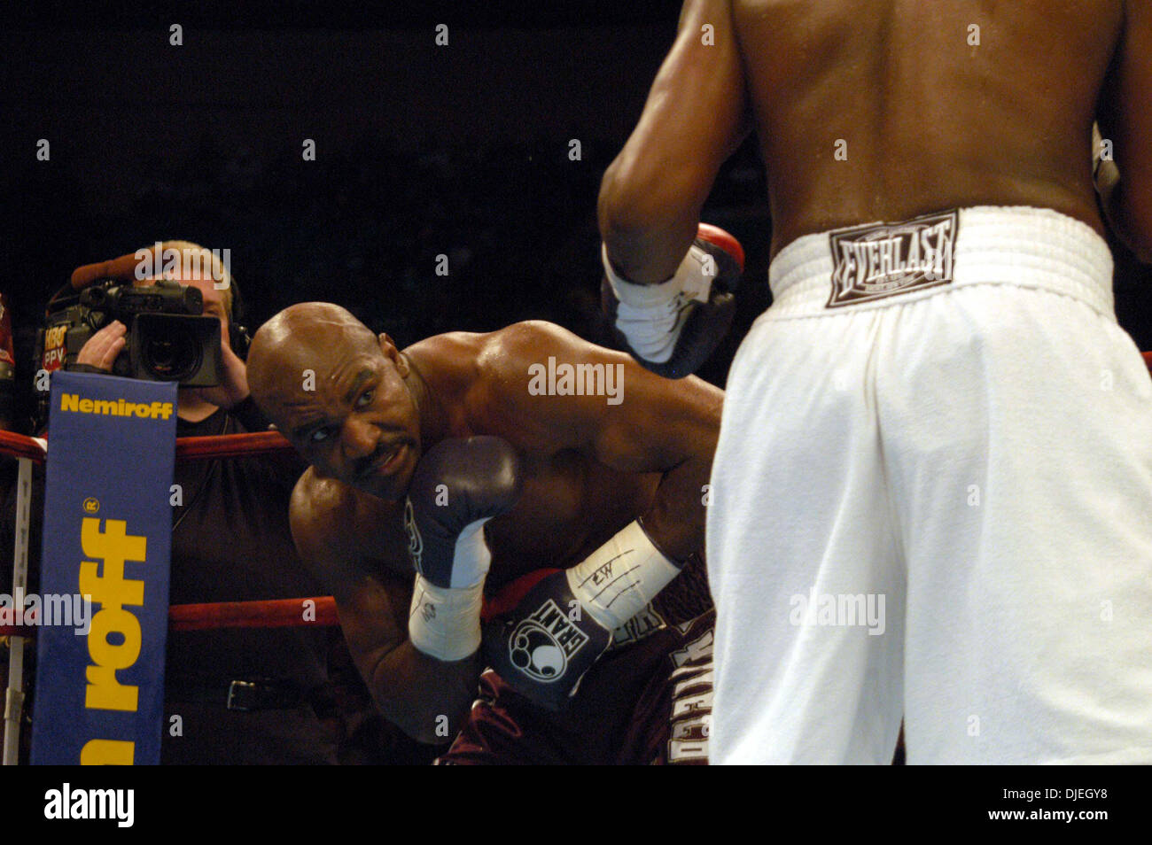 Nov 13, 2004; New York, NY, USA; EVANDER HOLYFIELD vs LARRY DONALD ...