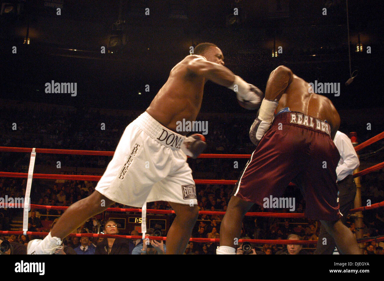 Nov 13, 2004; New York, NY, USA; EVANDER HOLYFIELD vs LARRY DONALD ...