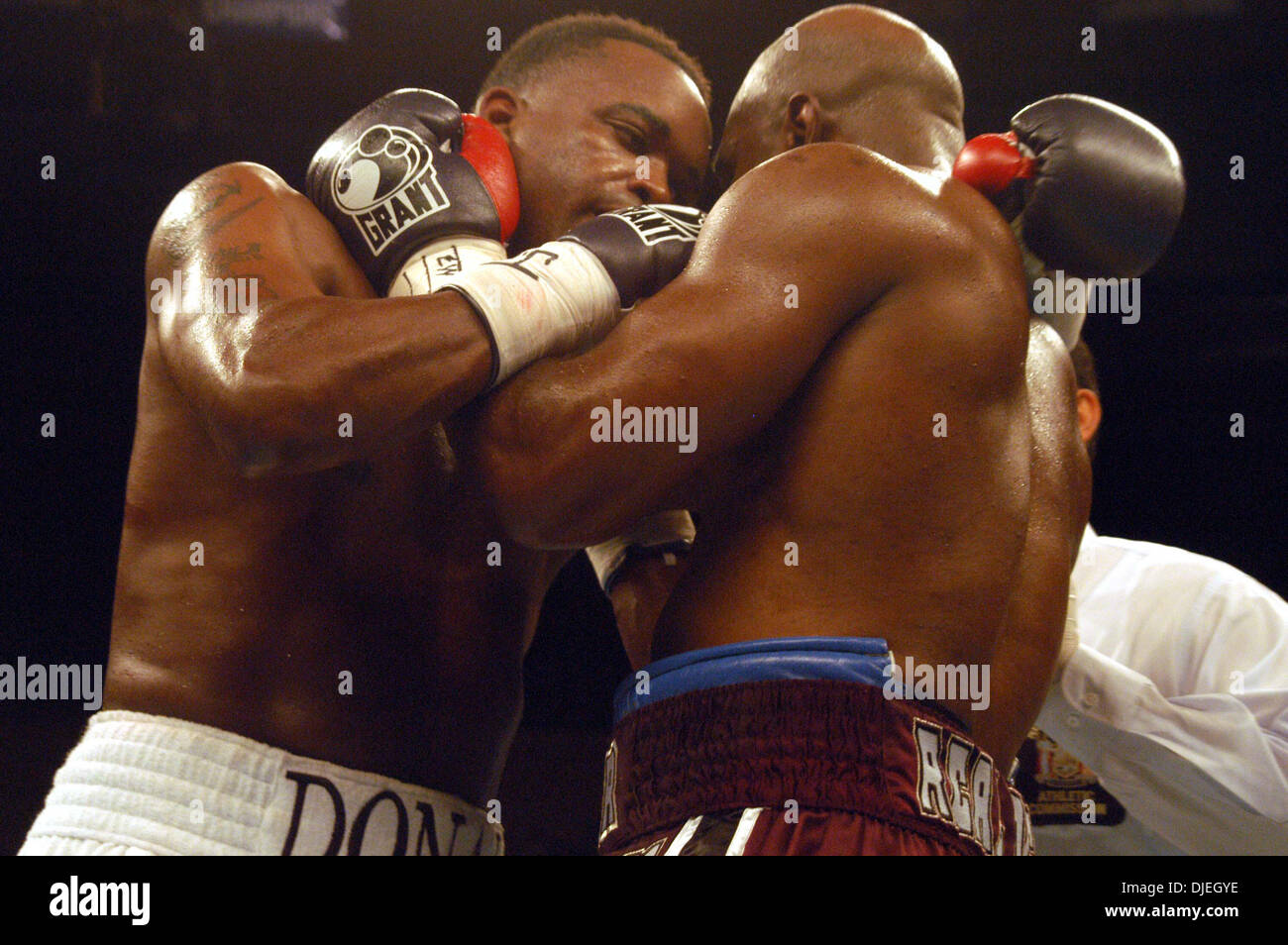Nov 13, 2004; New York, NY, USA; EVANDER HOLYFIELD vs LARRY DONALD ...